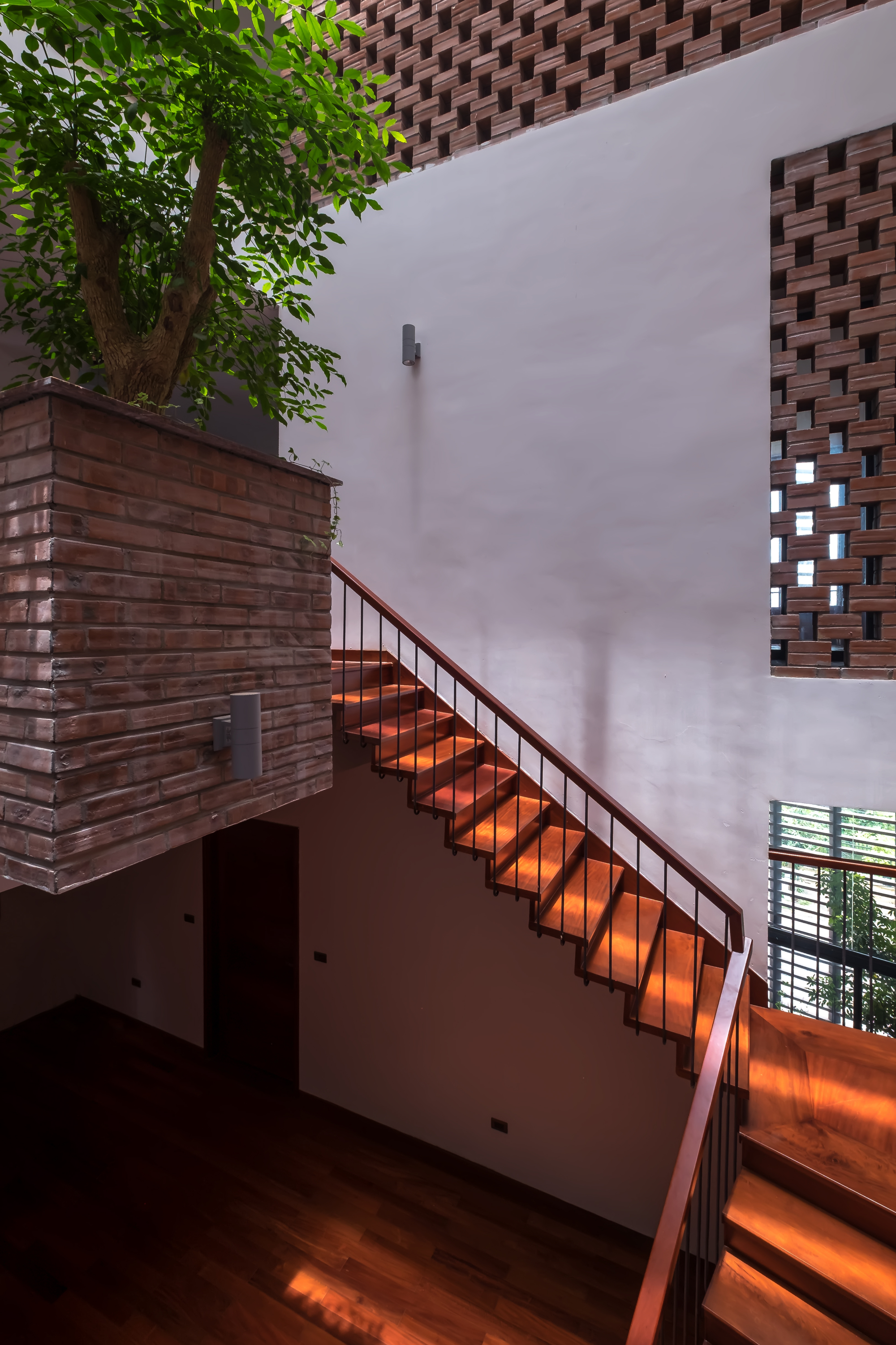 Gallery of Tropical Cave House / H&P Architects - 20