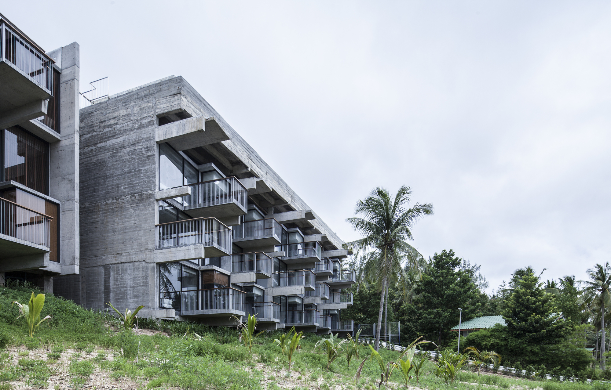 Gallery of Varivana Resort Koh Phangan / Patchara + Ornnicha Architecture - 22