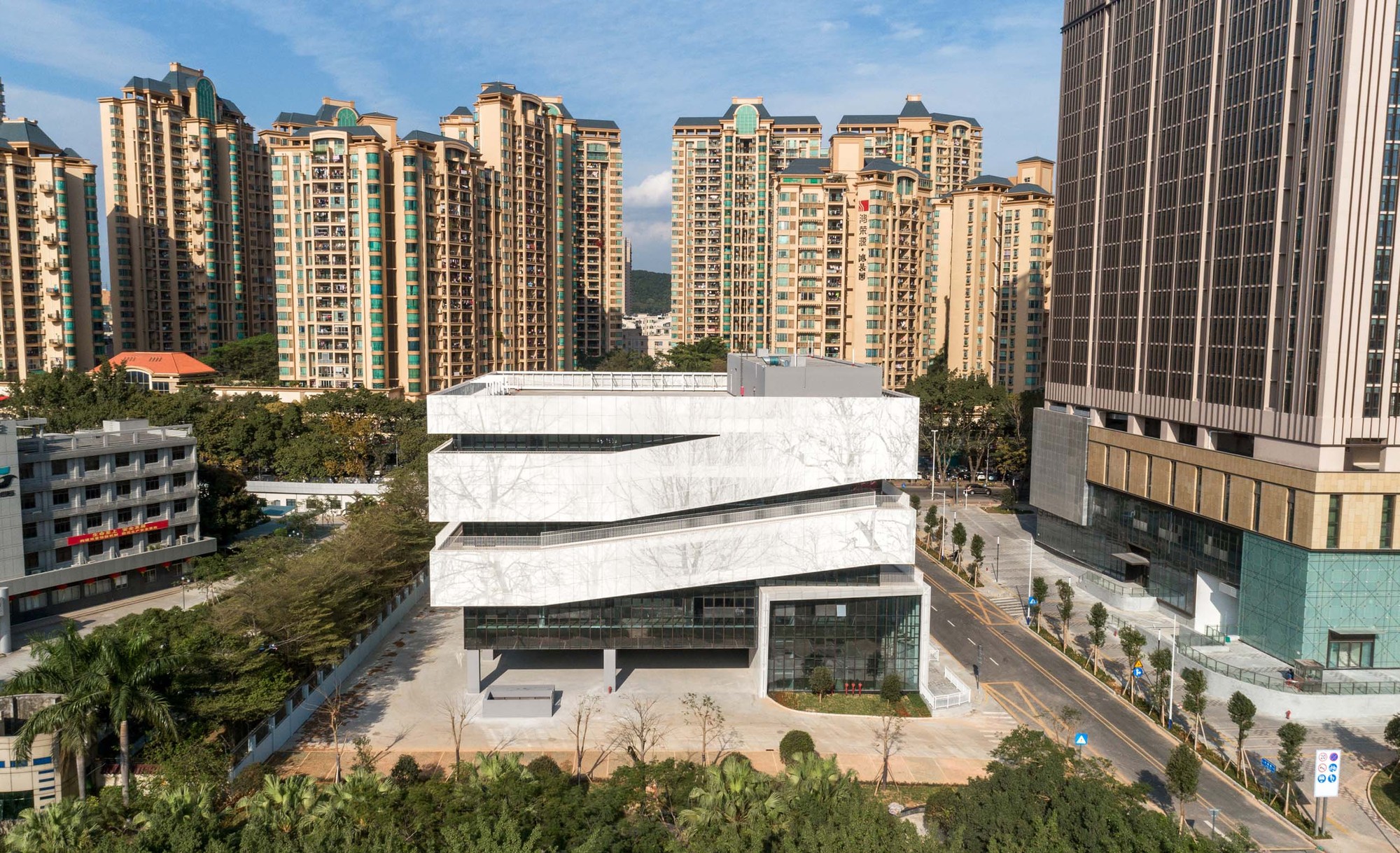 Gallery of Comprehensive Cultural Service Building / ZHUBO DESIGN - 2