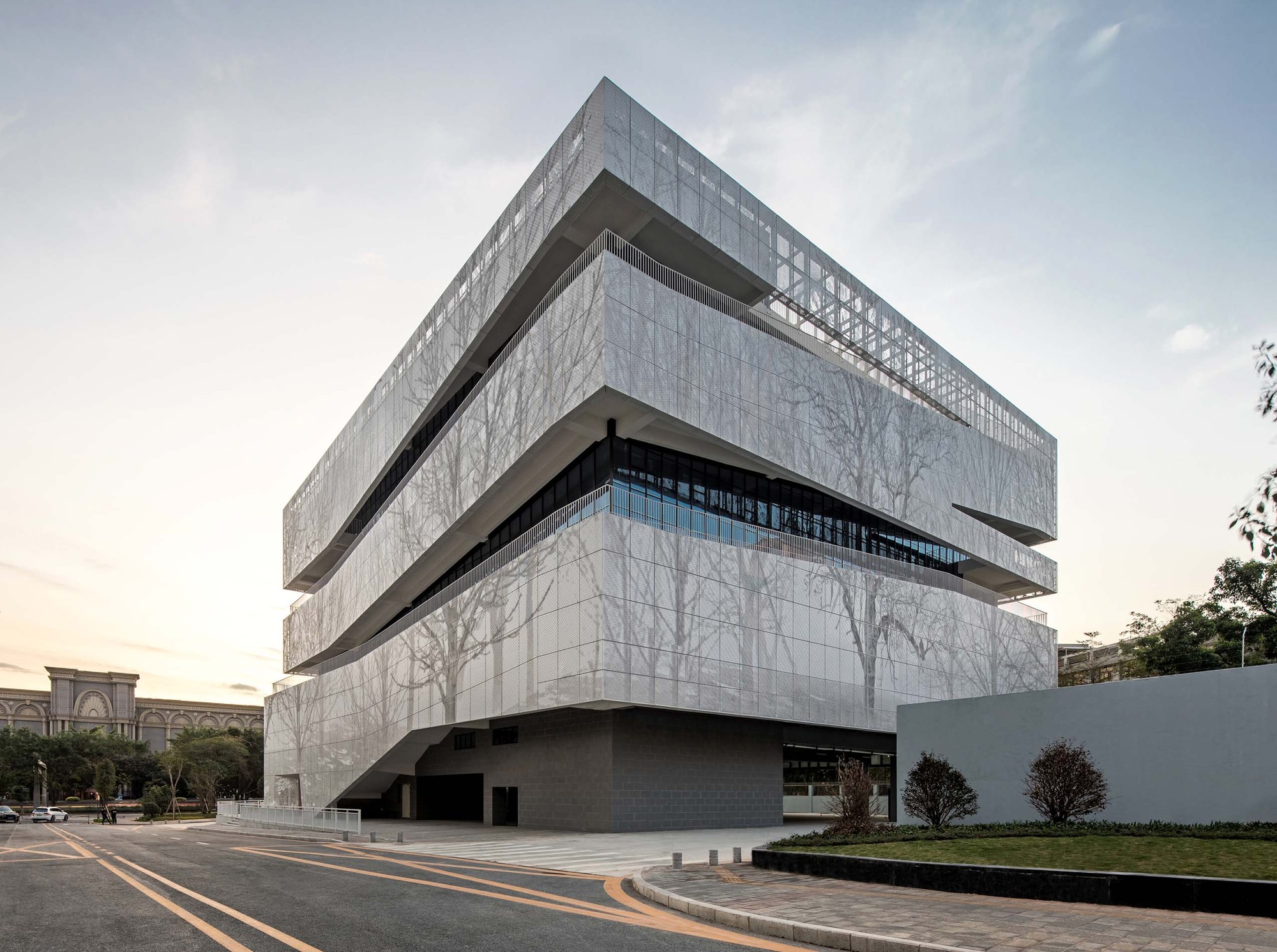 Gallery of Comprehensive Cultural Service Building / ZHUBO DESIGN - 12