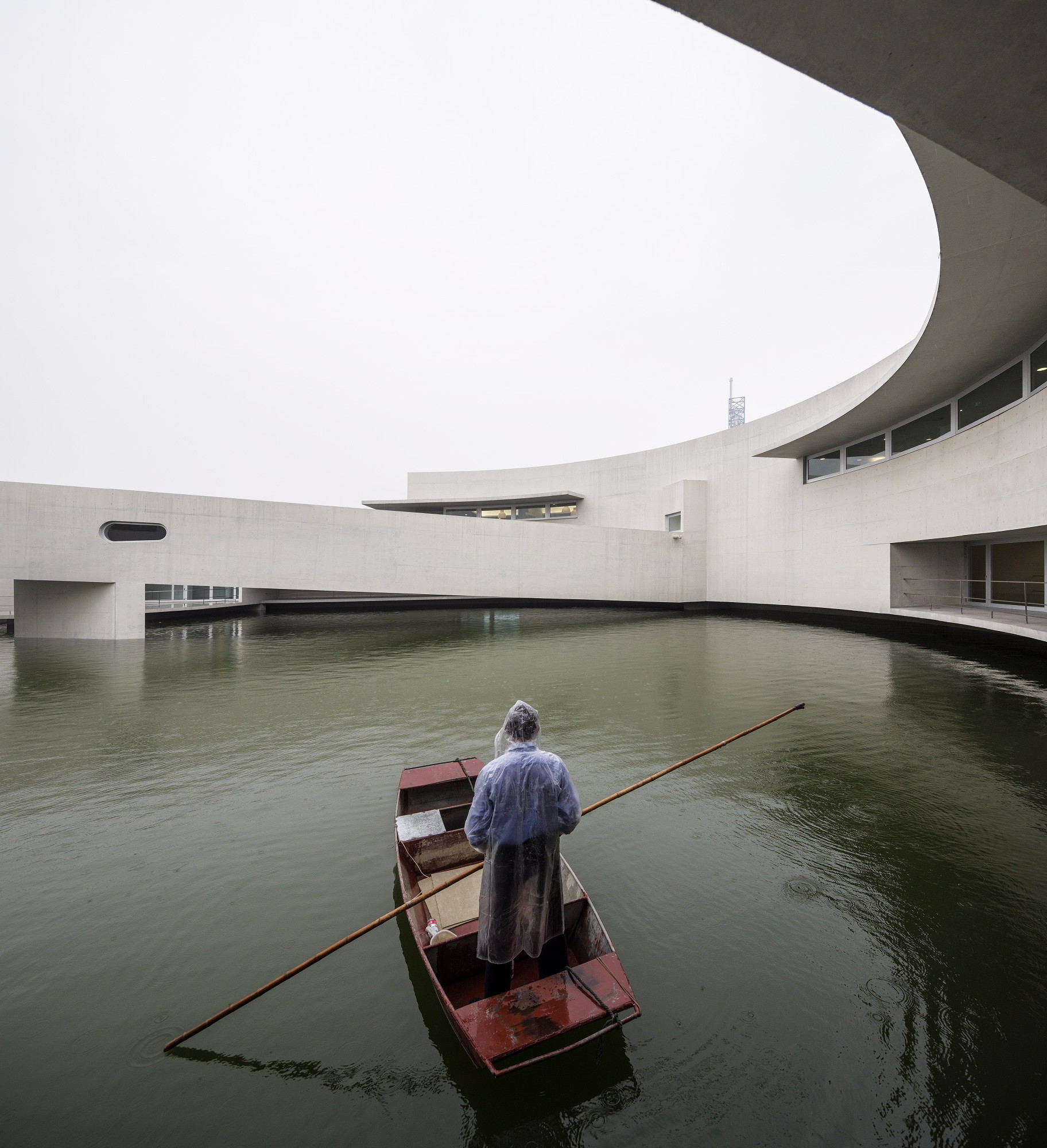 Gallery of Innovative Uses of Water in Architecture - 20
