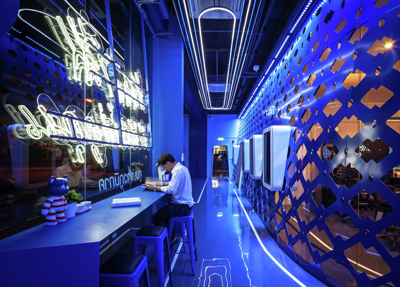 Color in Architecture: 11 Projects that Use the Pantone 2020 Tone ...