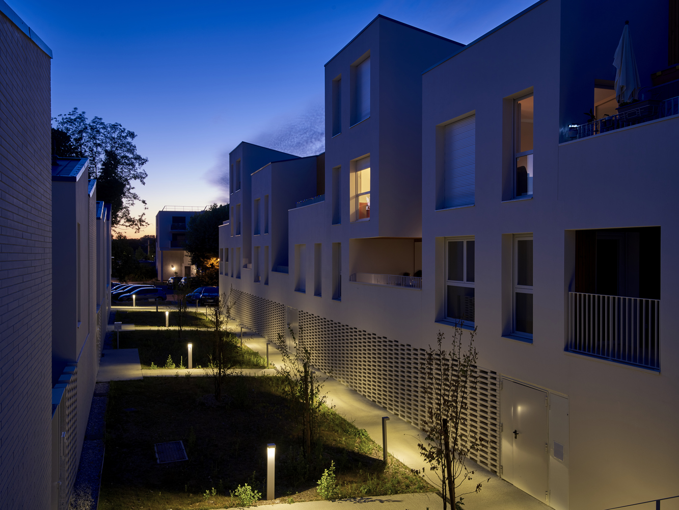 Gallery of Instant B Housing / Faye Architectes & Associes + Nadau ...