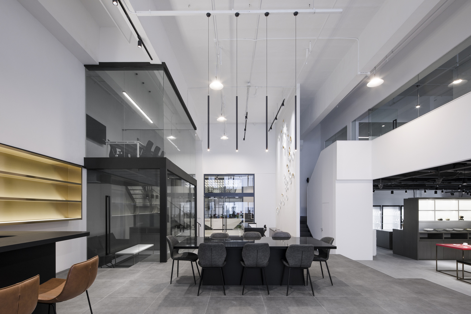 Gallery of Home Base Showroom / Quarta & Armando - 1