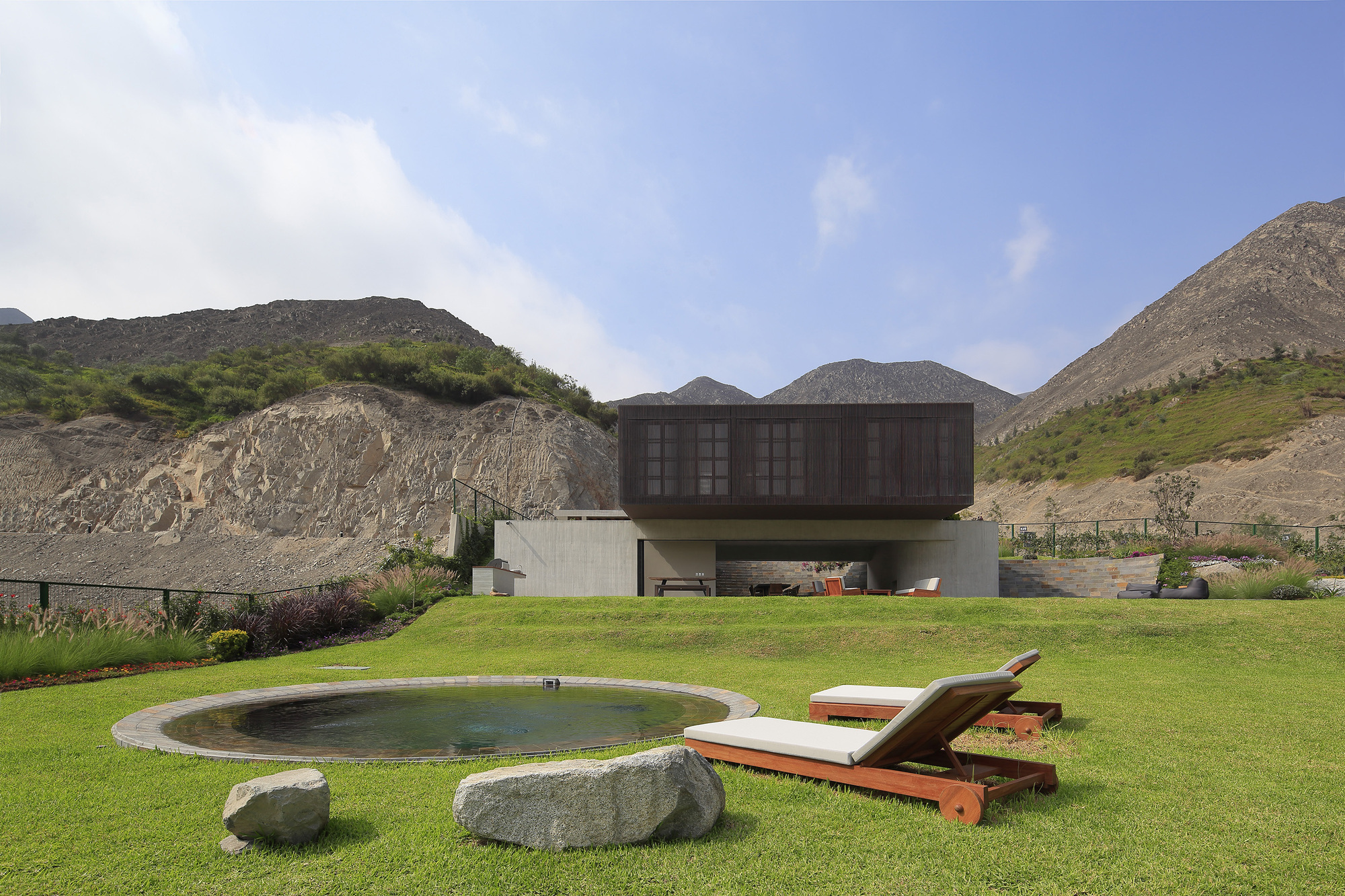 Gallery of Designing with Nature: Peruvian Homes Built for the Outdoors - 7