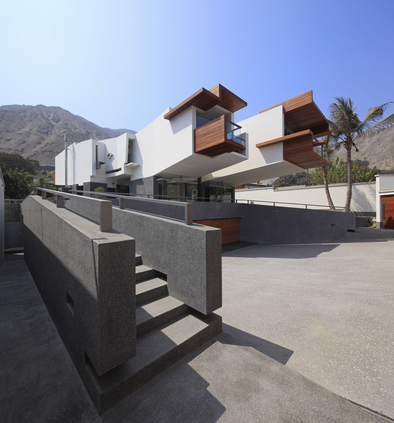 Gallery of Designing with Nature: Peruvian Homes Built for the Outdoors ...