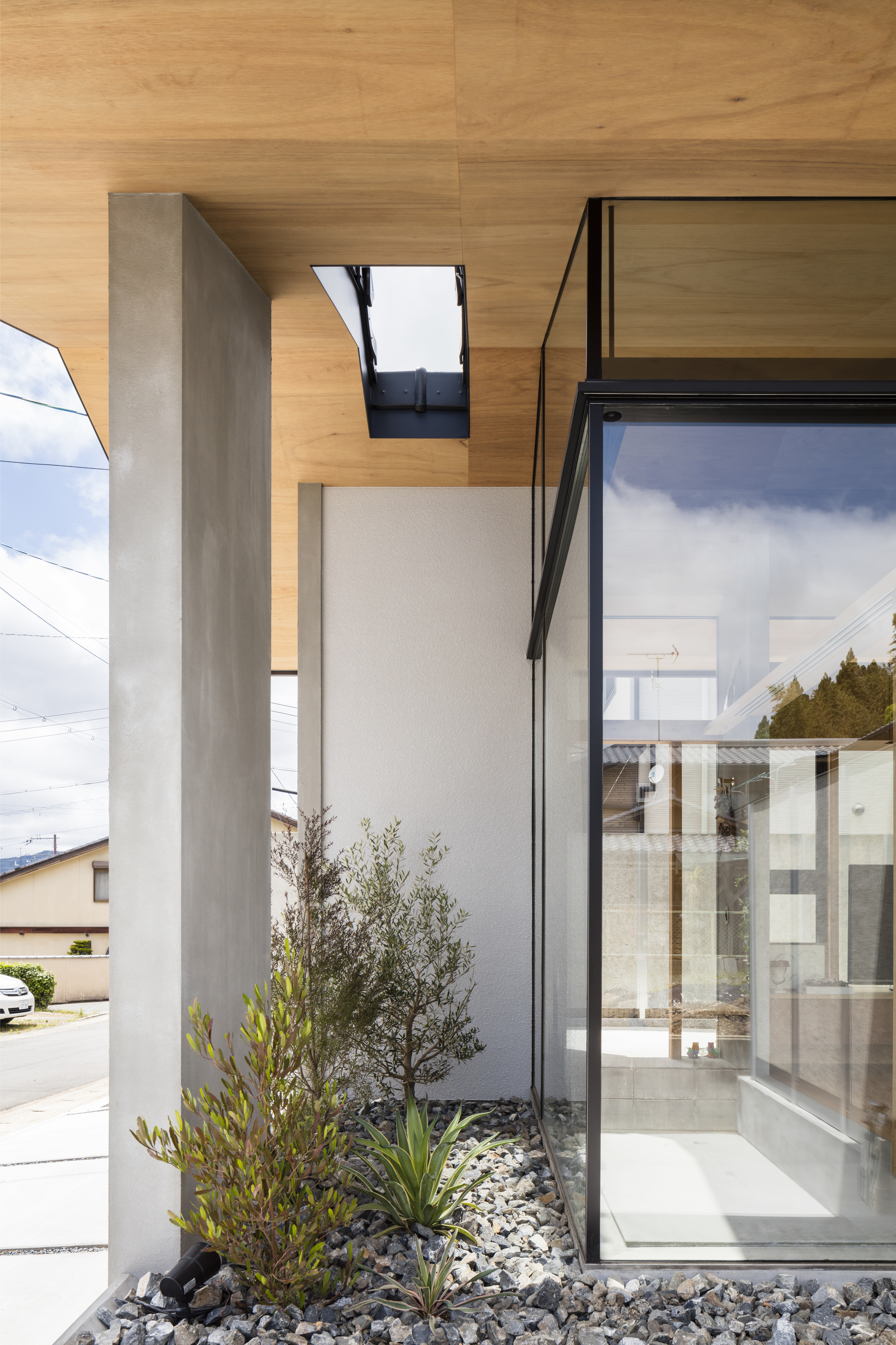 Gallery of Wall Pillar House / SAI Architectural Design Office - 5