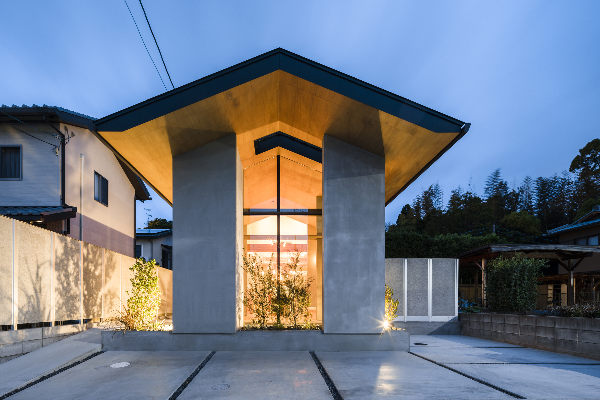 Gallery of Wall Pillar House / SAI Architectural Design Office - 11