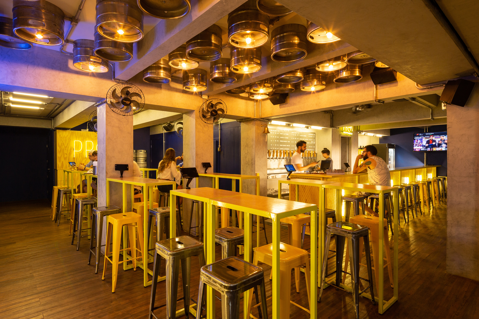 Galeria de Tapbar Proa Cervejaria / TRPC Arquitetos - 6