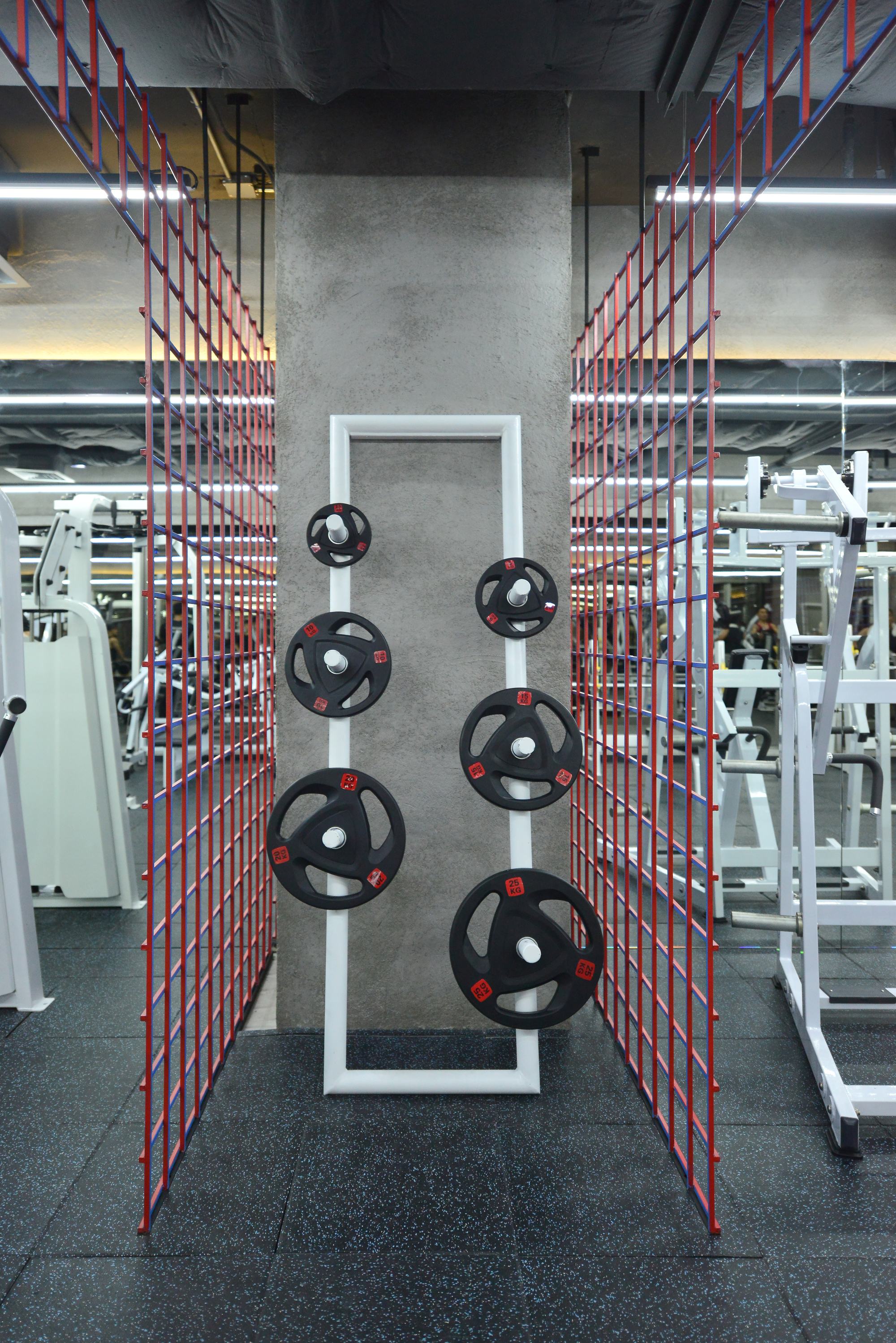 Gallery of Sam Yan Gym / Looklen Architects - 16
