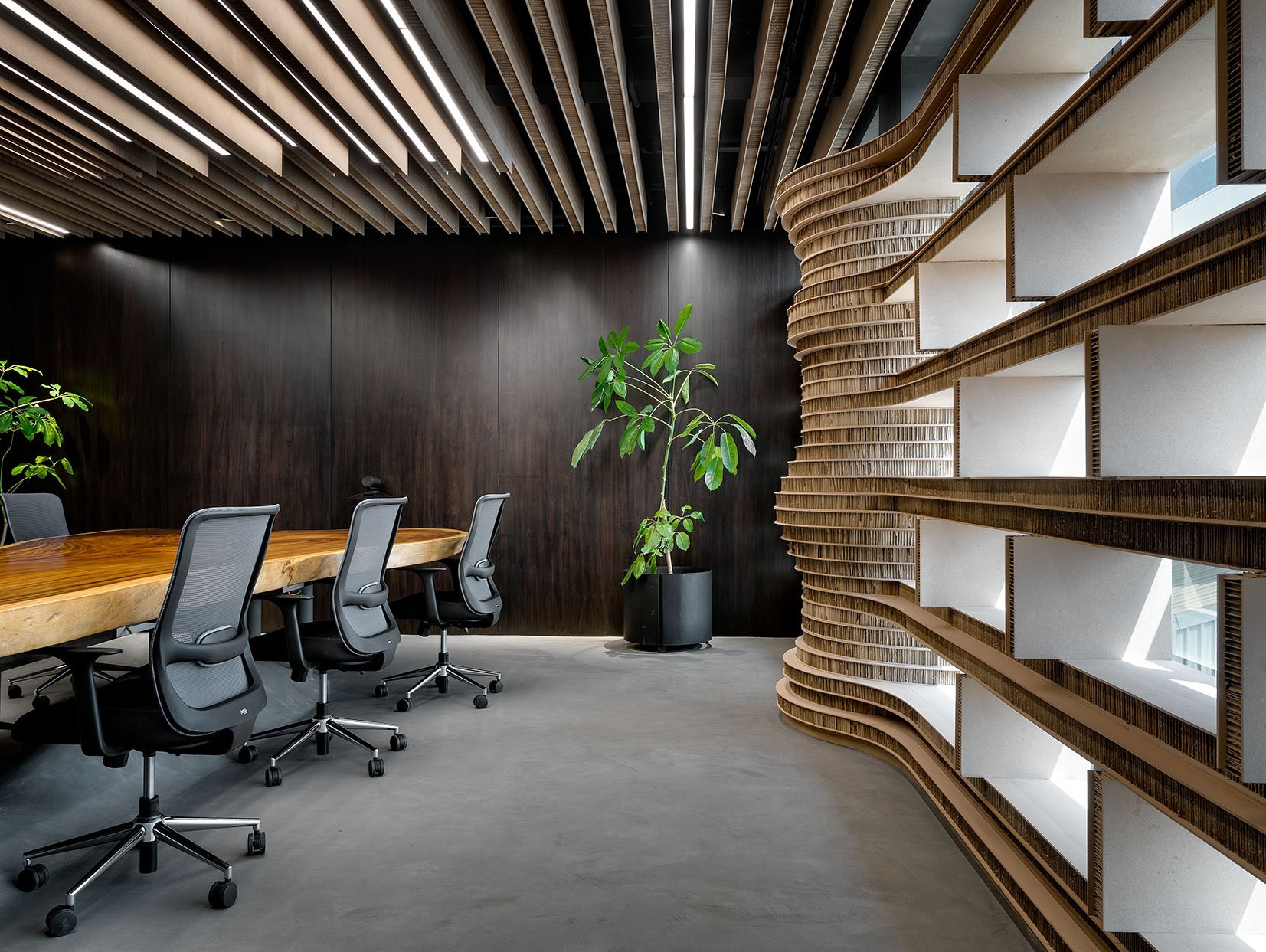 Gallery of The Cardboard Office / Studio VDGA - 21