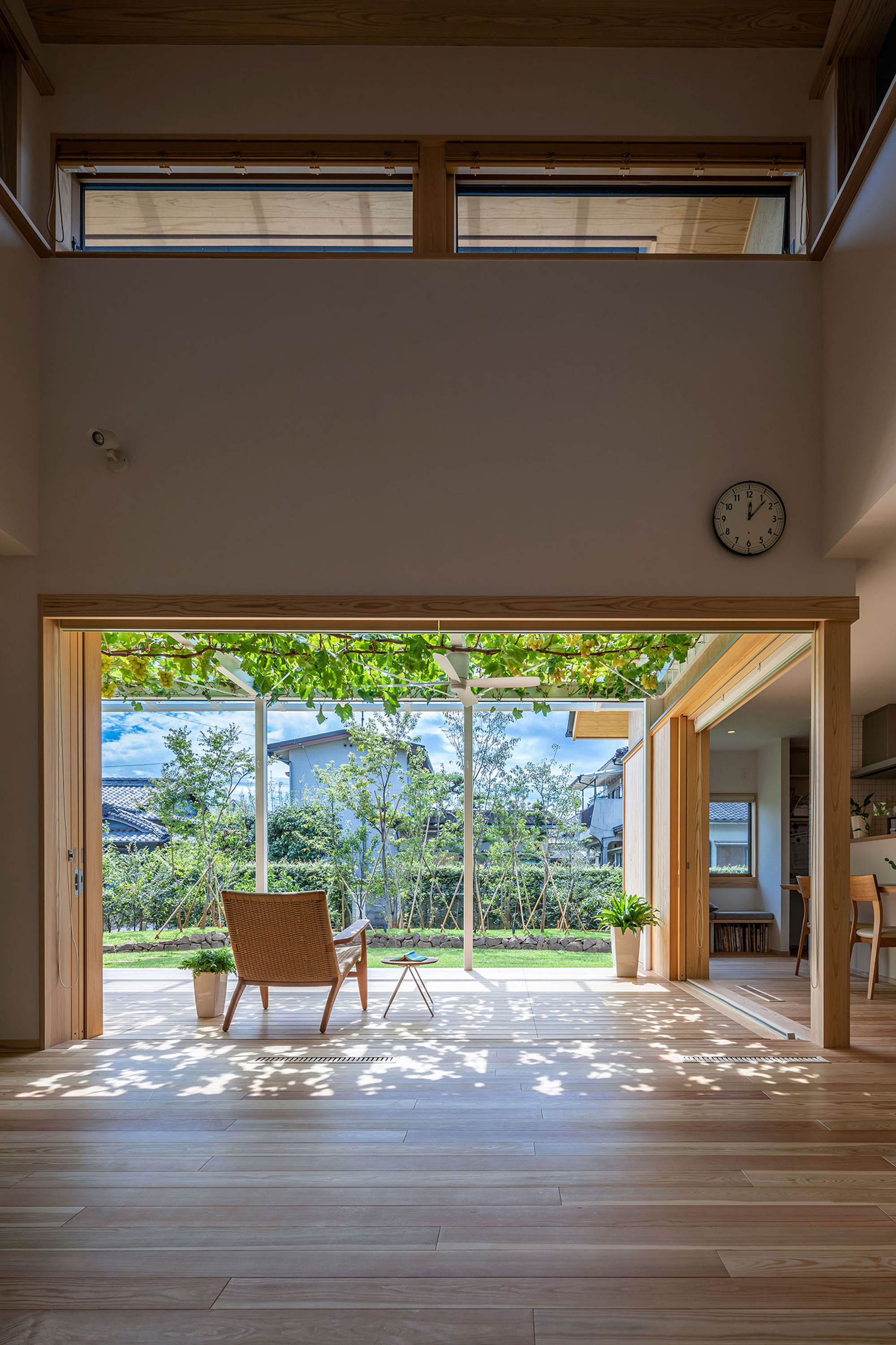 Gallery of House with Grapevine Trellises / Takashi Okuno & Associates - 14
