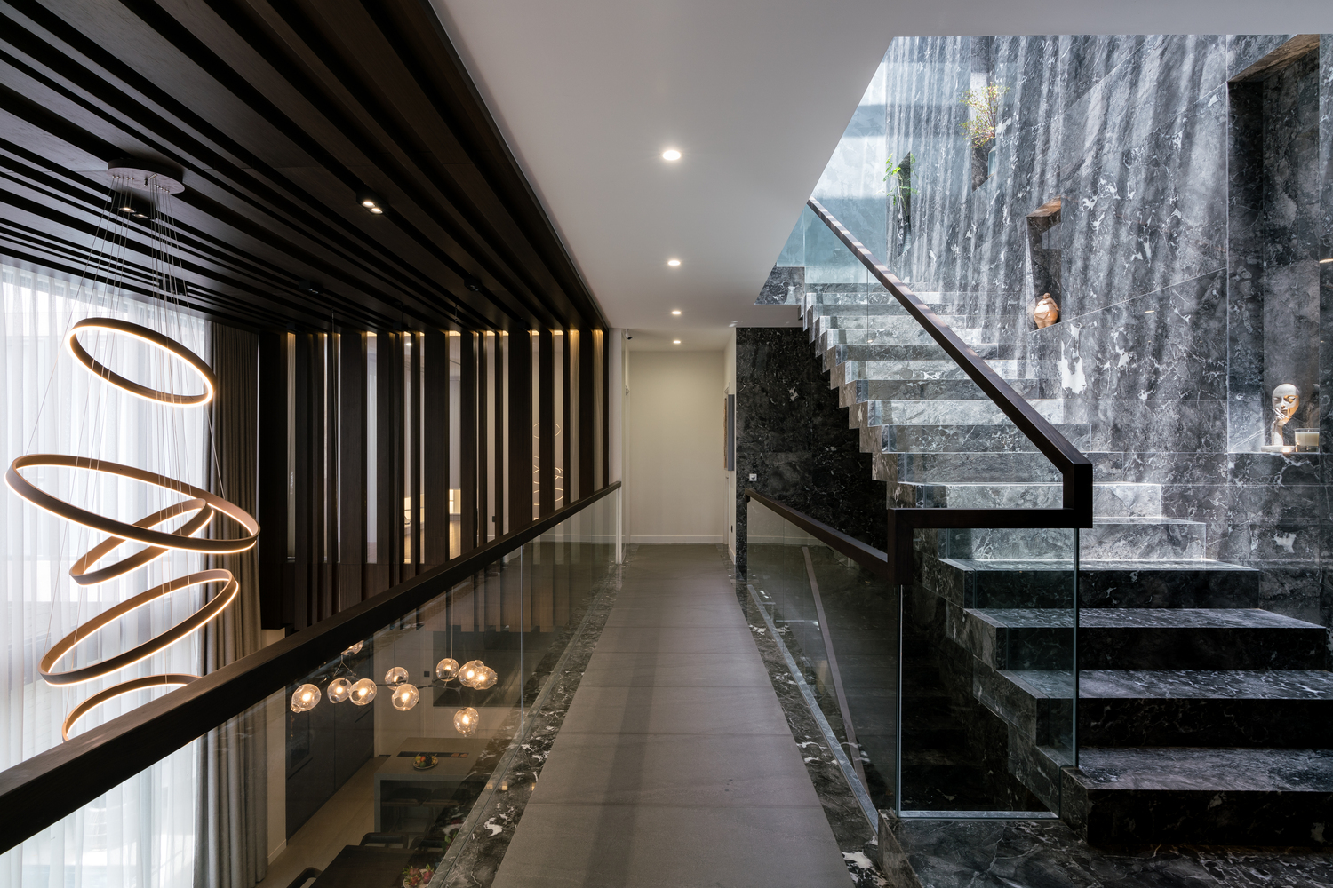 Galería de La belleza del mármol en interiores y fachadas - 25