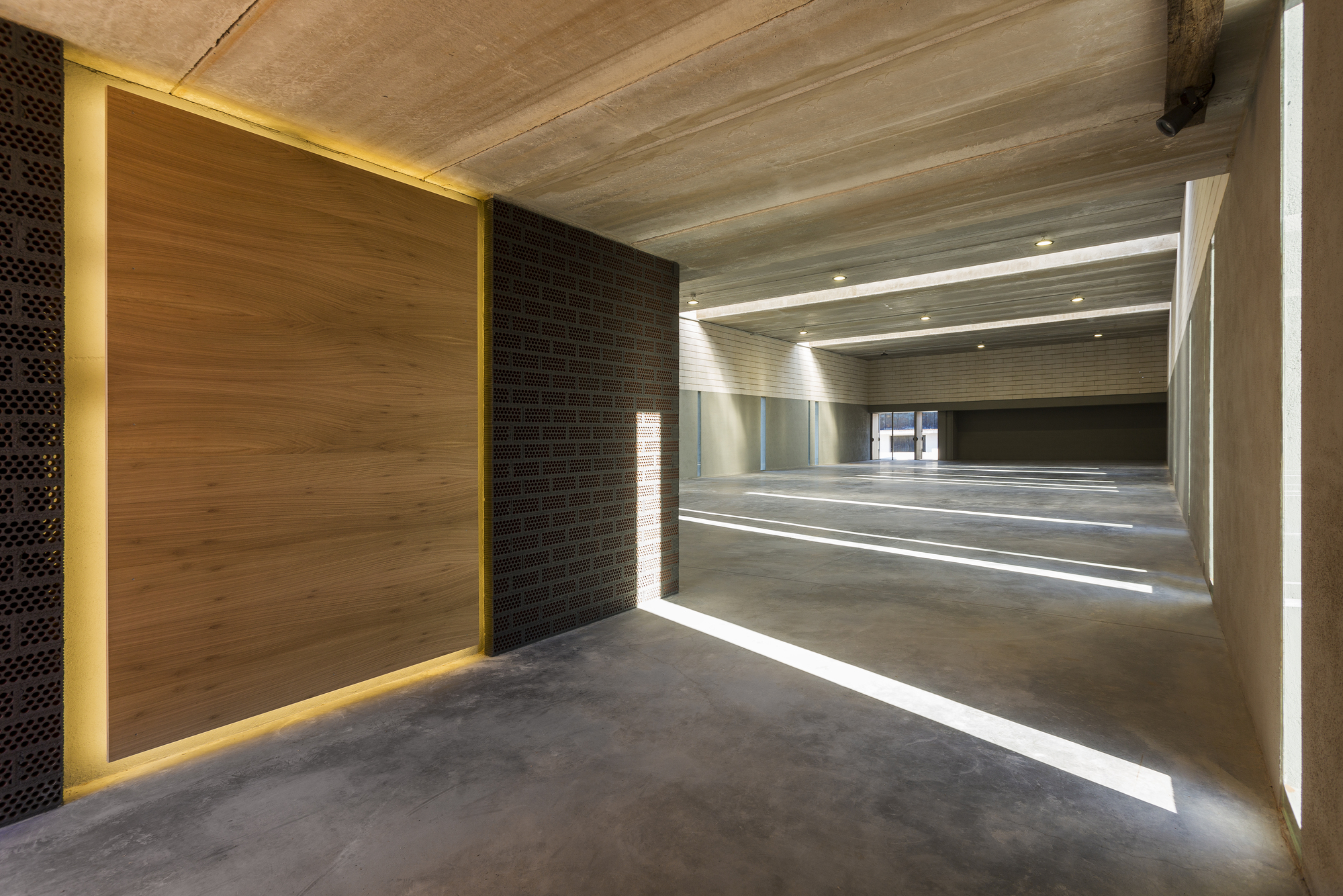 Gallery of Multifunctional Cultural Space / sanahuja&partners - 9