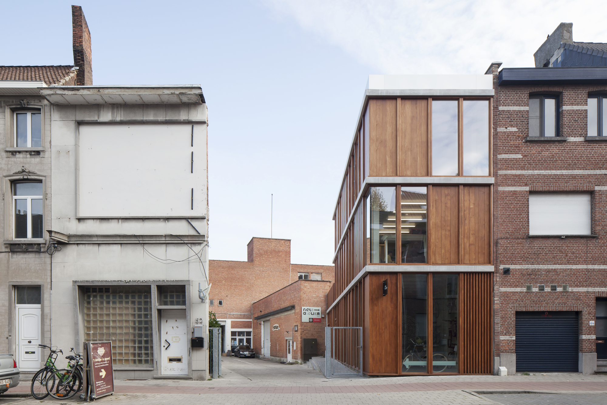 ‘t Atelier / dmvA | ArchDaily