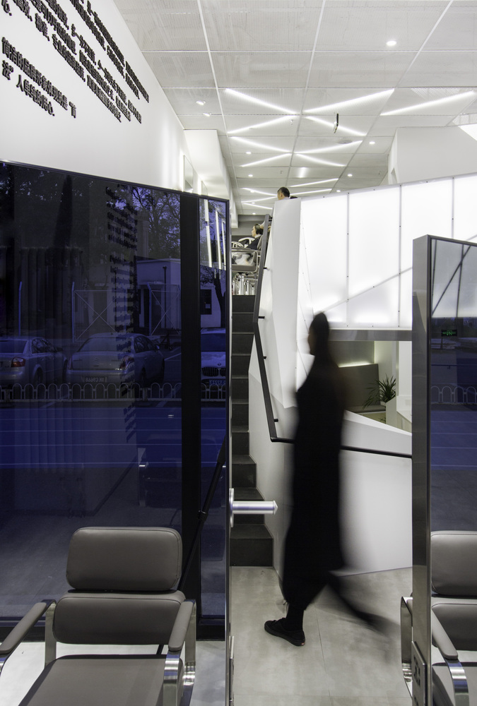 Gallery of Carley Hair Salon / maison h - 12