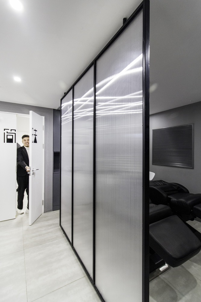 Gallery of Carley Hair Salon / maison h - 33