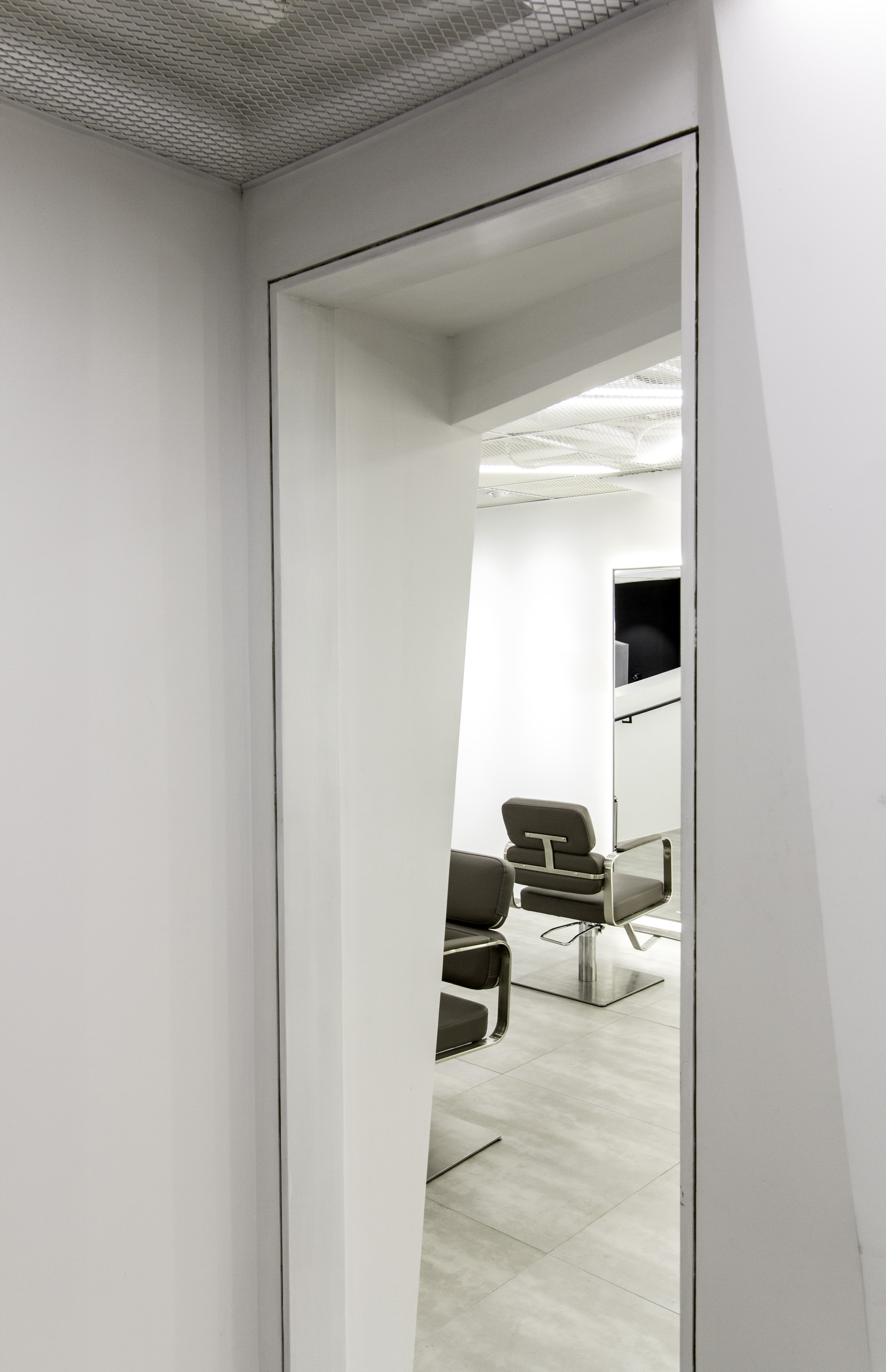 Gallery of Carley Hair Salon / maison h - 33