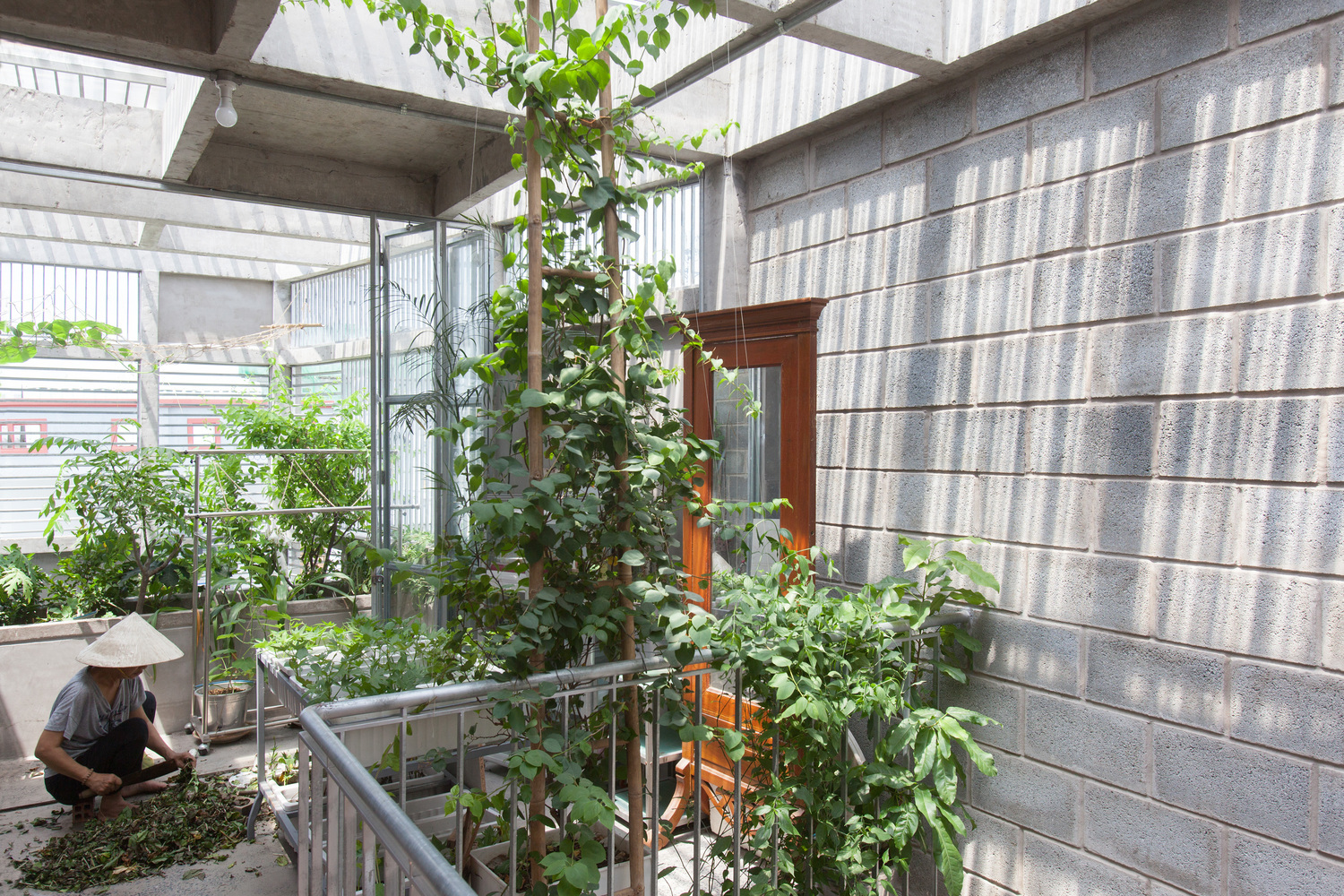 Gallery of How to Incorporate Gardens in Home Design - 17