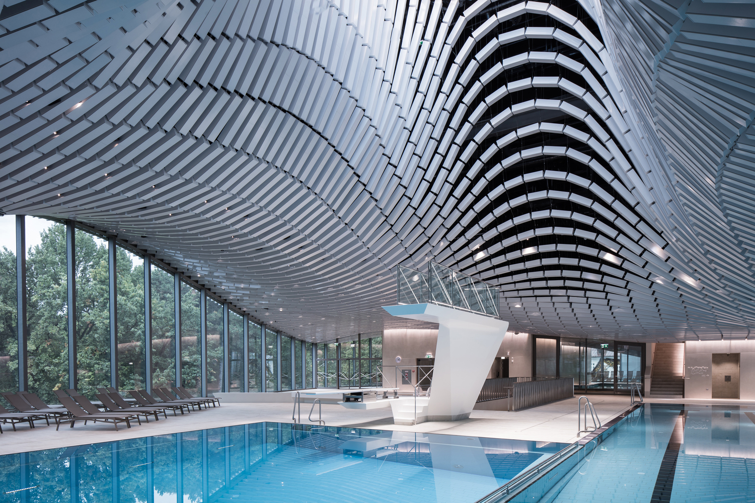 Gallery of Paracelsus Bad & Kurhaus Swimming Facilities / Berger ...