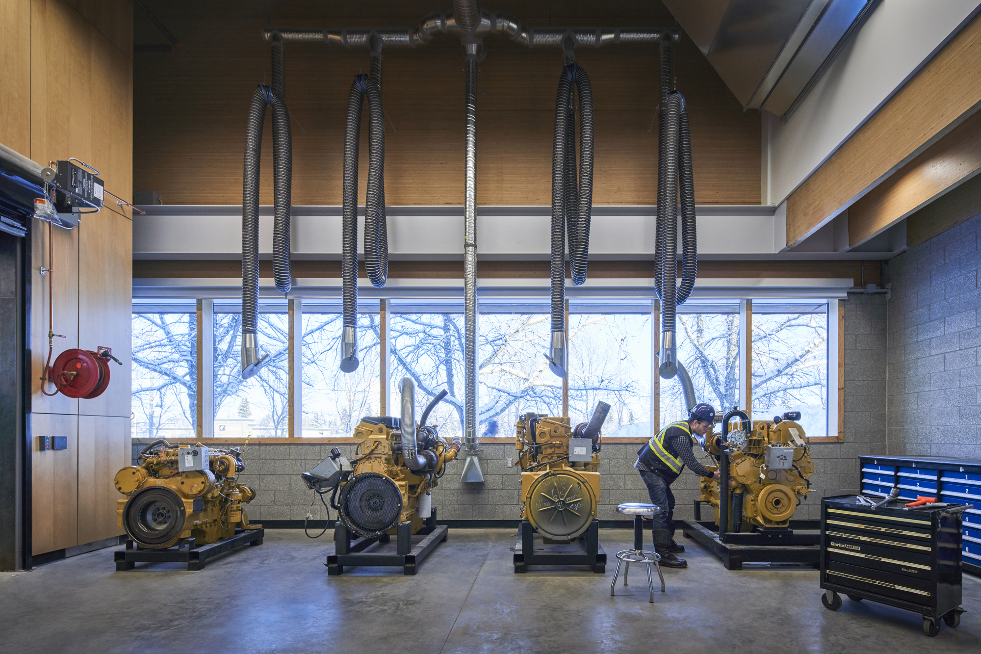 Gallery of CNC Heavy Mechanical Trades Training Facility / Office Of ...