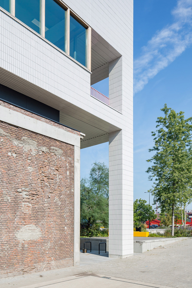 Gallery of The Platform Office Building / Space Encounters - 10