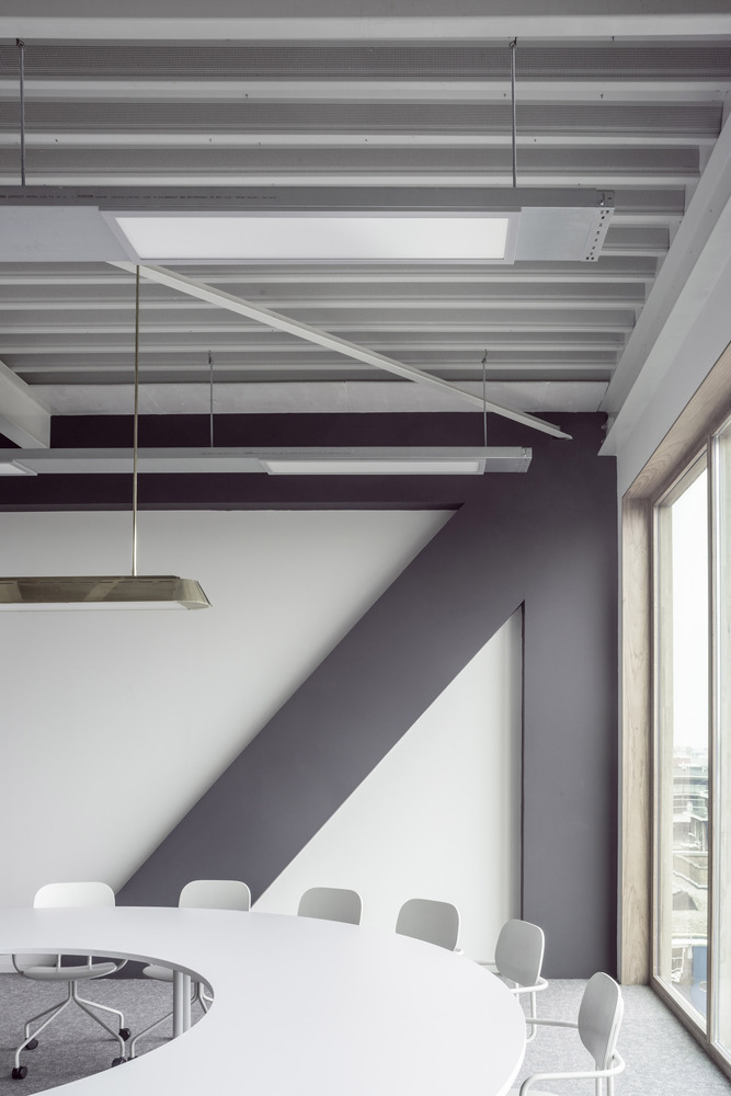 Gallery of The Platform Office Building / Space Encounters - 17