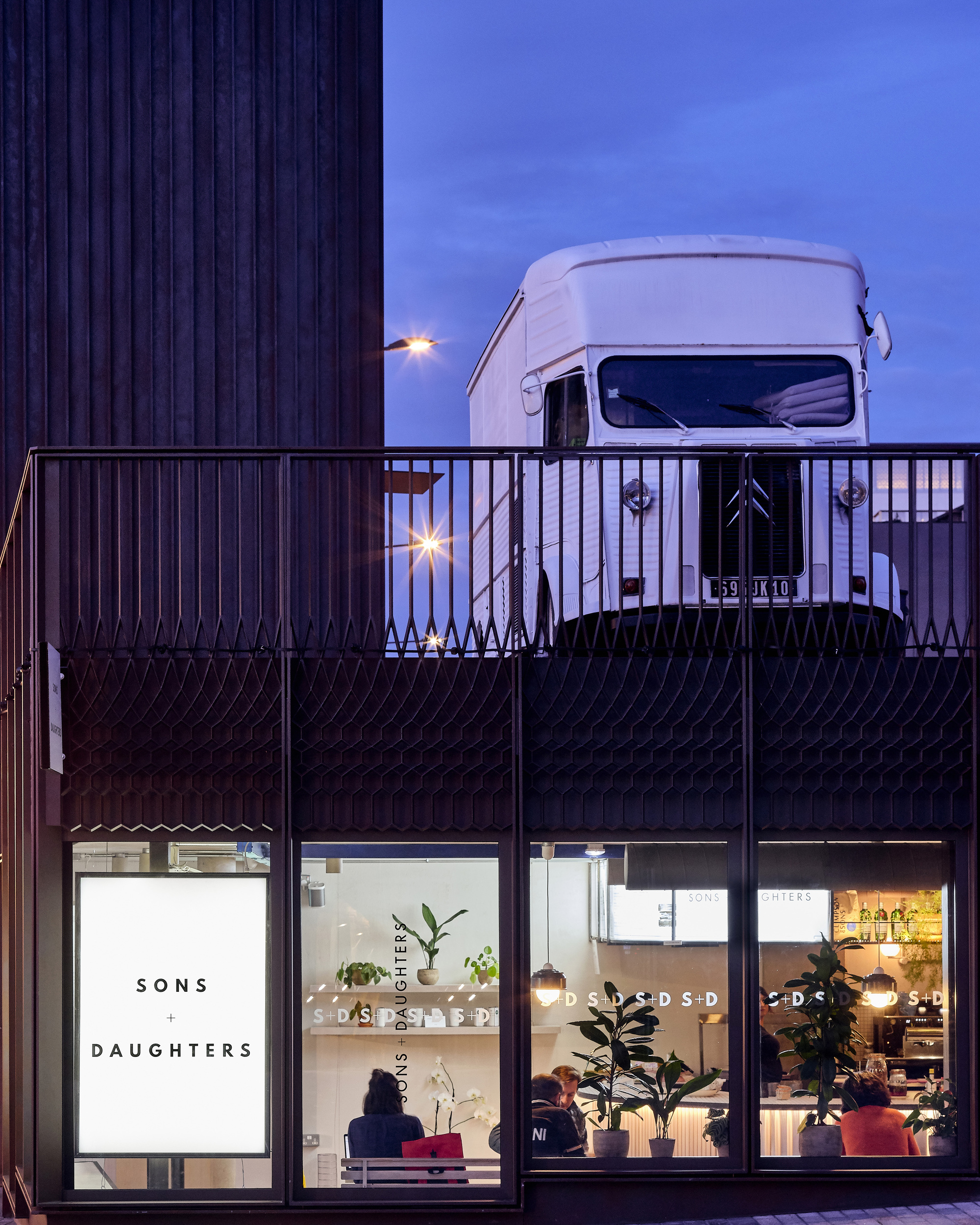 Gallery of Granary Square Pavilion / Bell Phillips Architects - 15