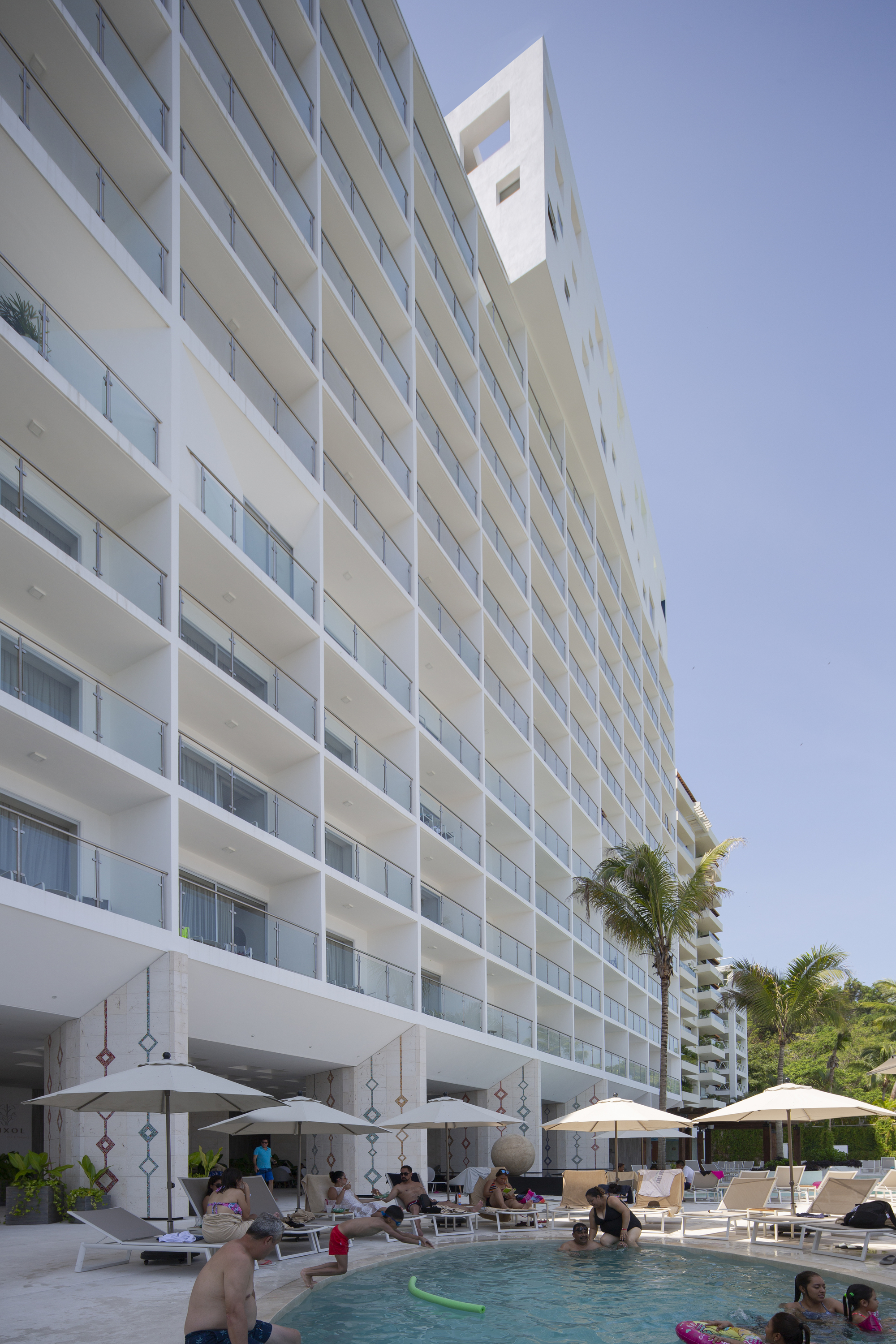 Gallery of Hotel Grand Park Royal Vallarta / Lucio Muniain - 14