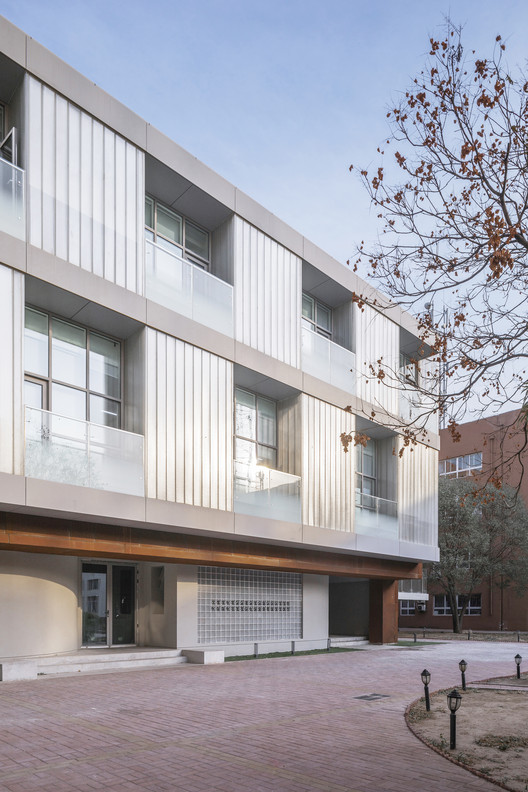 International Department of Beijing Private JunYi Middle School / EDO ...