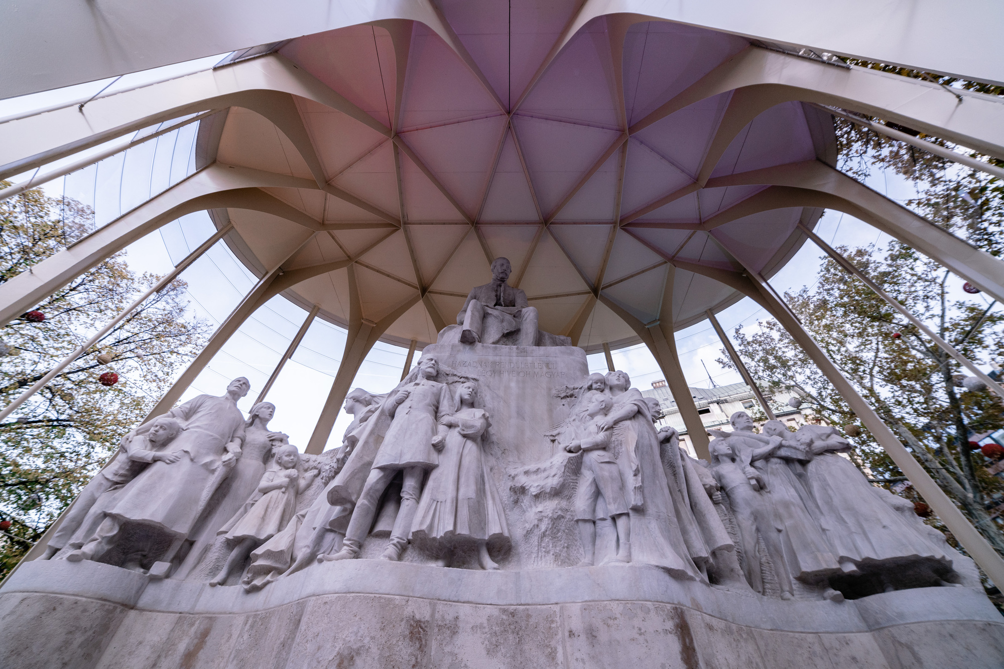 Gallery of Art Shield Statue Conservation Pavilion / Hello Wood - 4