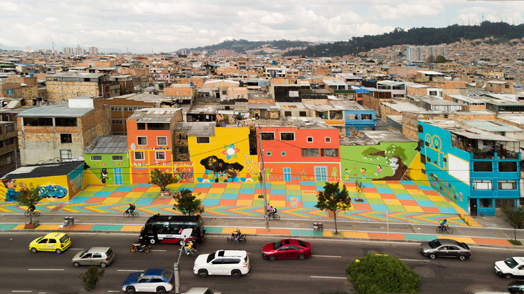 Renovación y regeneración de espacio público mediante urbanismo táctico con enfoque de género en ...