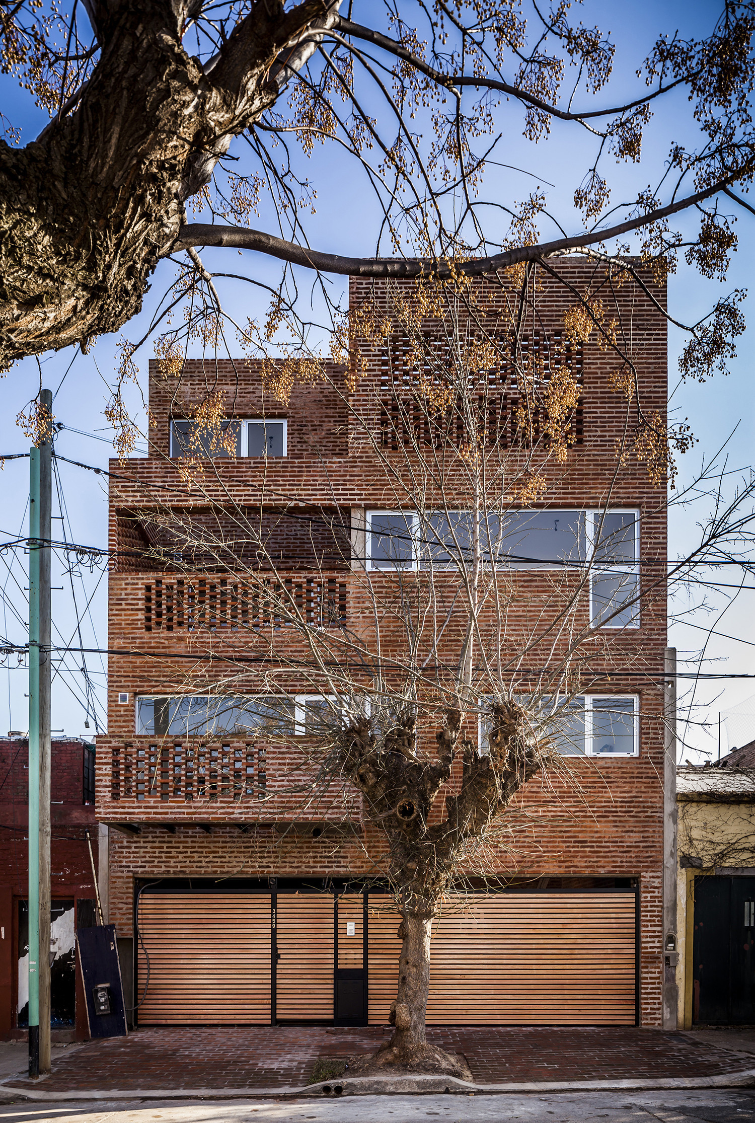 Galeria de O potencial compositivo do tijolo aparente em 13 edifícios ...