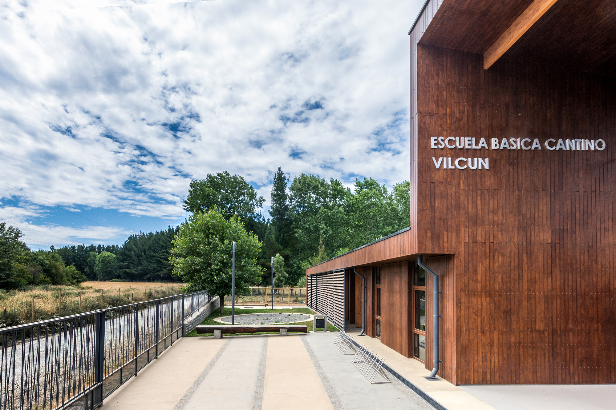 Galería de Escuela Rural Básica Cantino / Taller Viga Maestra - 12