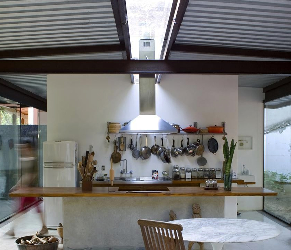 Gallery of Natural Light in Kitchens: Overhead Illumination in Latin ...