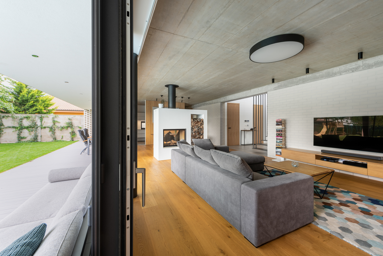 Gallery of BLNT house / AT26 architects - 1