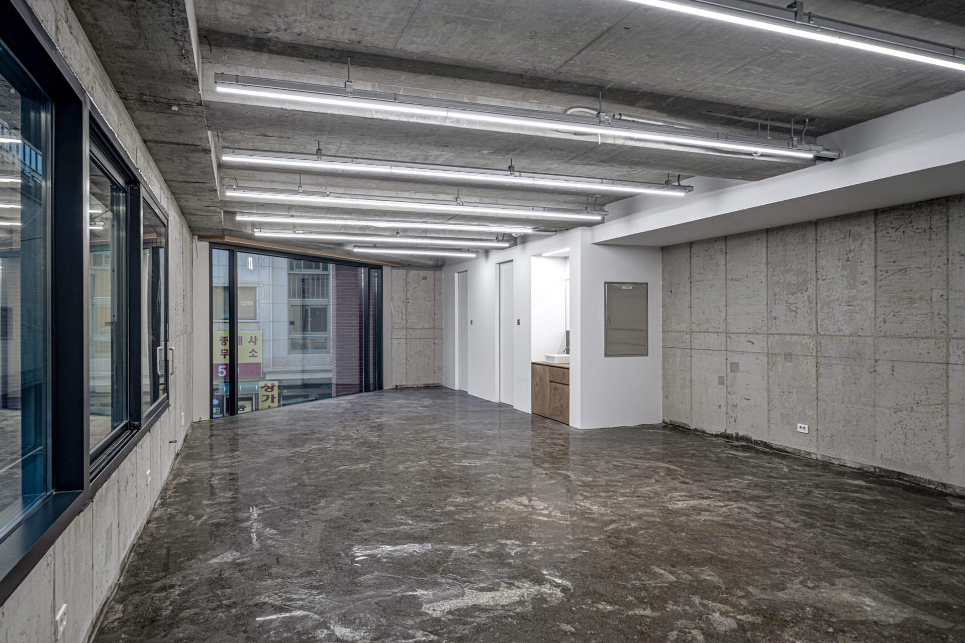 Gallery of Three Planes Five Layers Apartment Building / Shammah ...