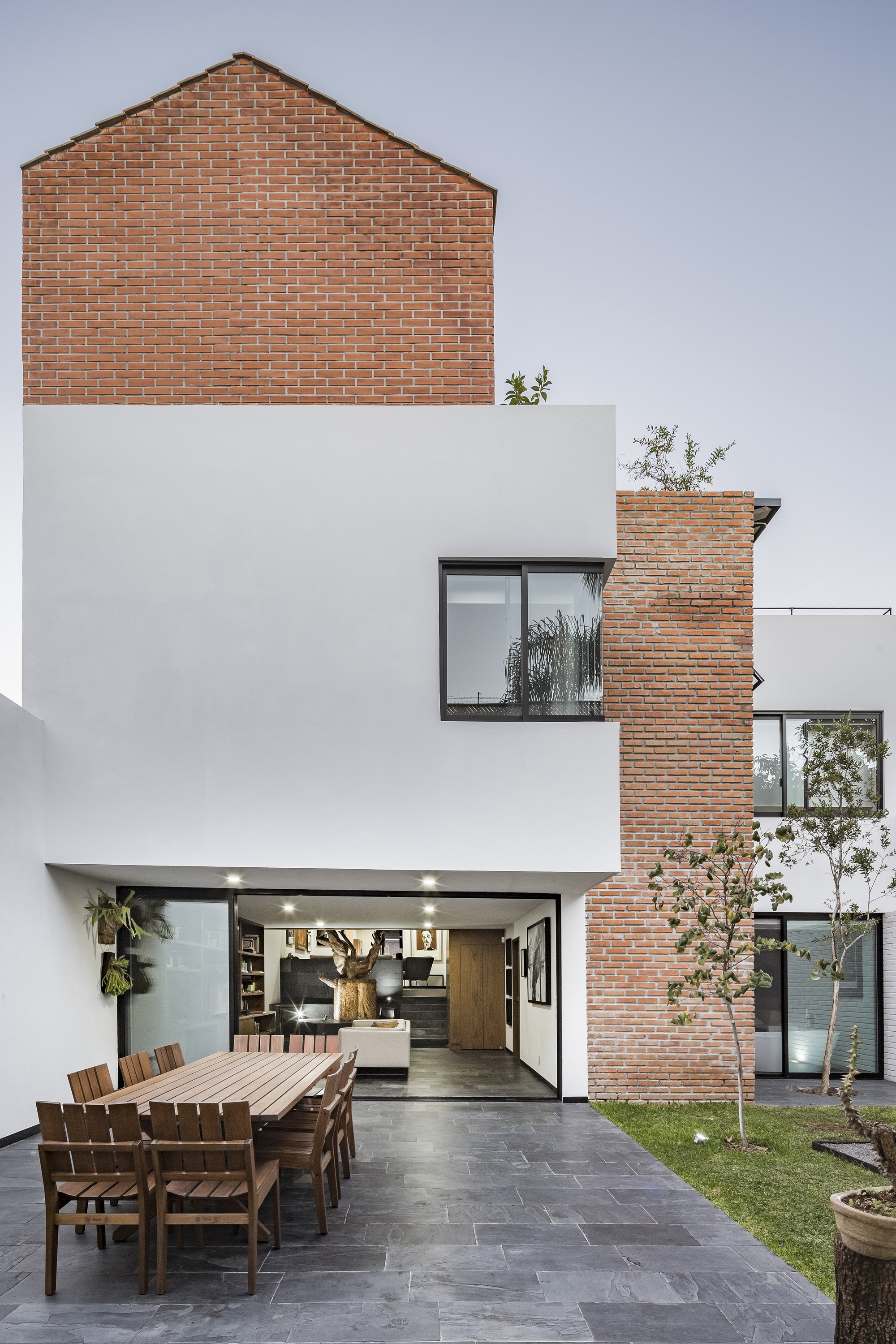 Gallery of VA House / BAC Barrio Arquitectura Ciudad - 2