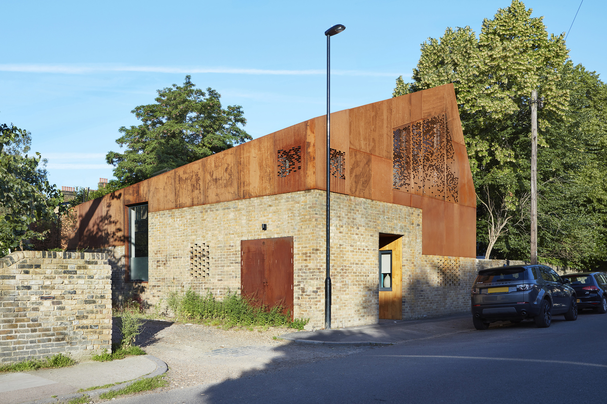 Gallery of Rusty House / Stolon Studio Ltd. - 2