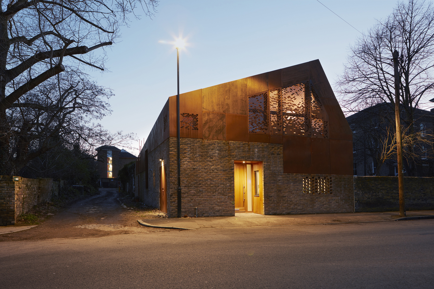 Gallery of Rusty House / Stolon Studio Ltd. - 10
