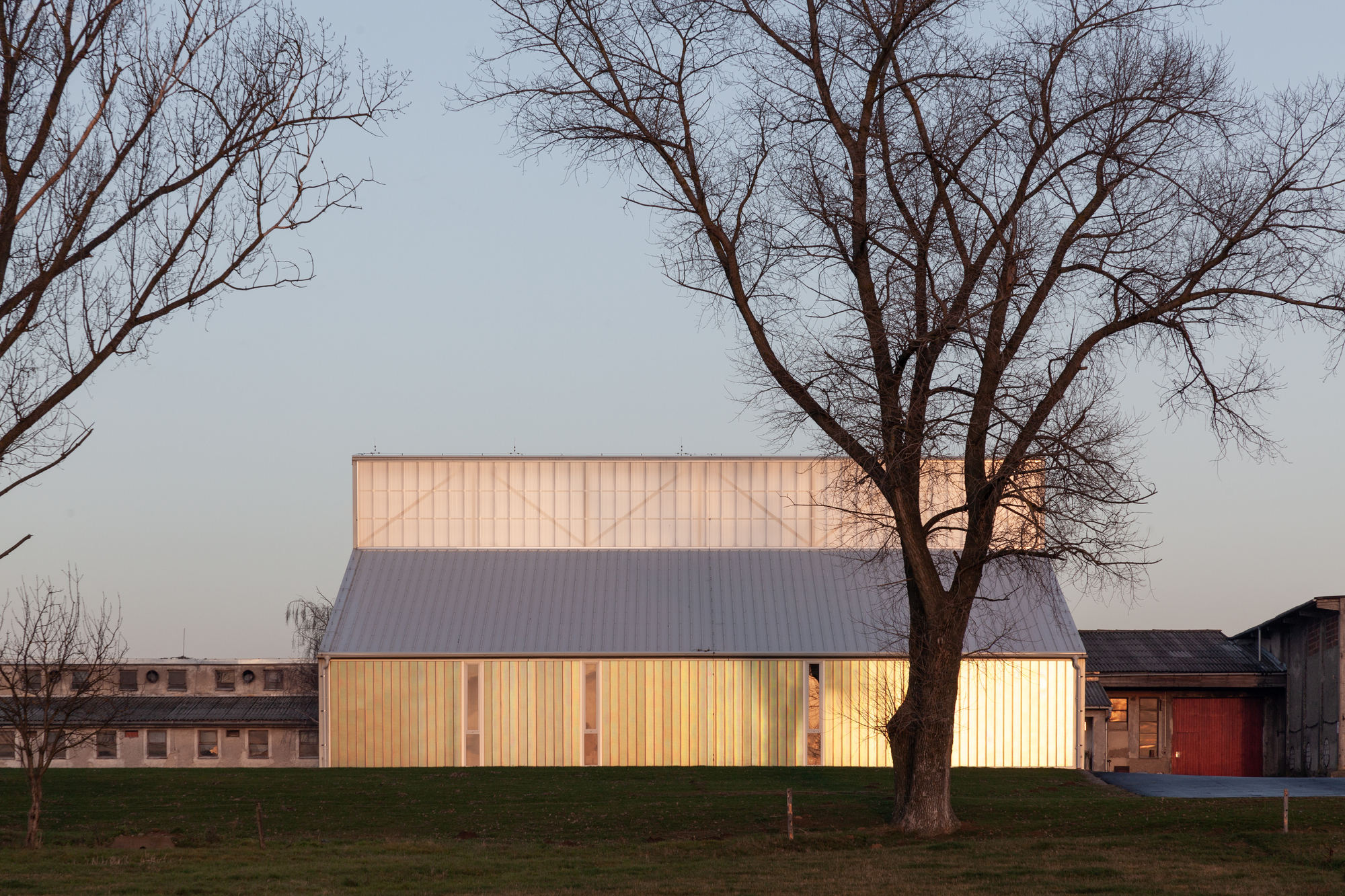 Gallery of White Shed / Atelier 111 Architekti - 2