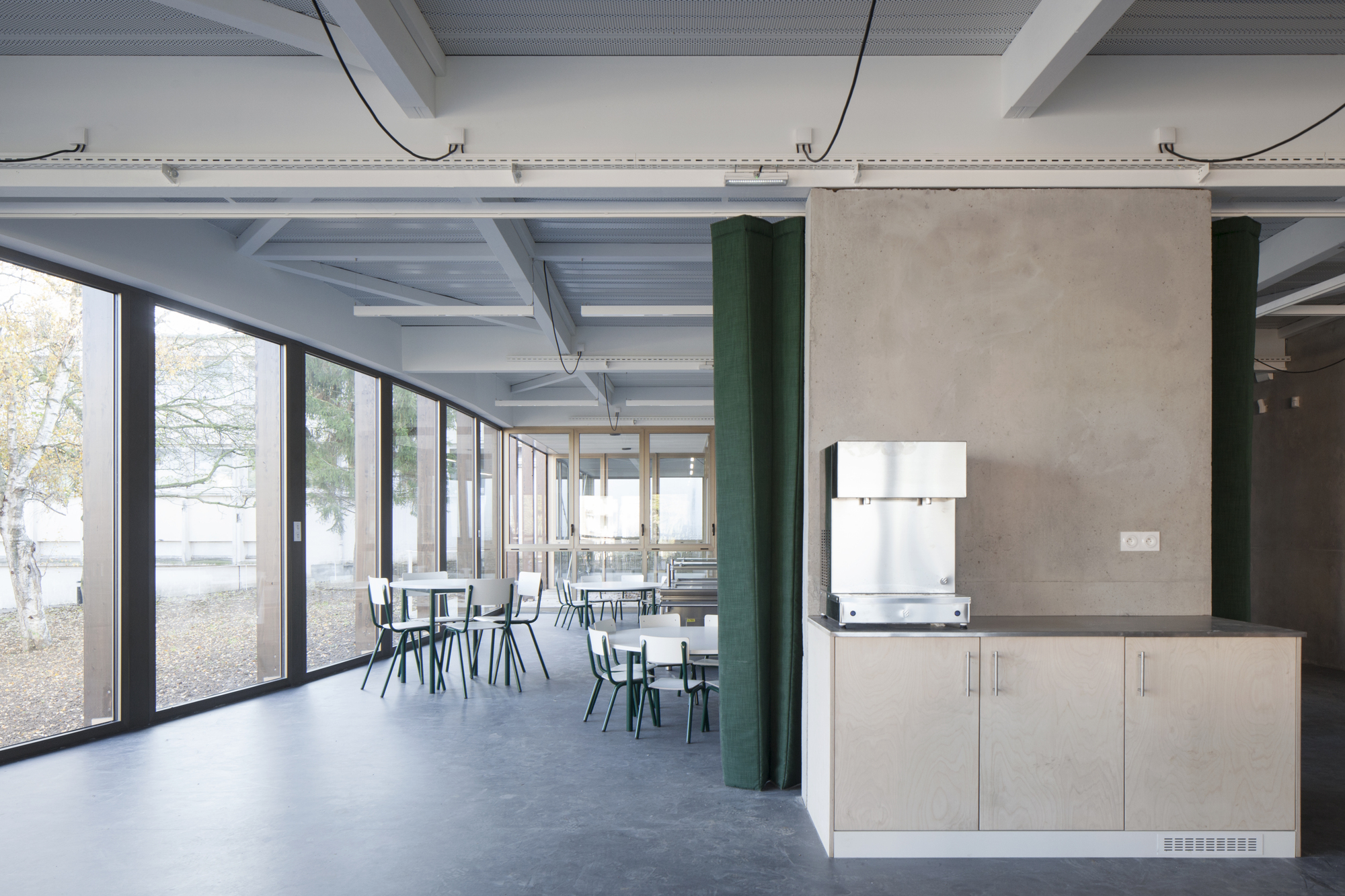 Galeria de Cafeteria escolar e sala multiuso / LT2A - 21