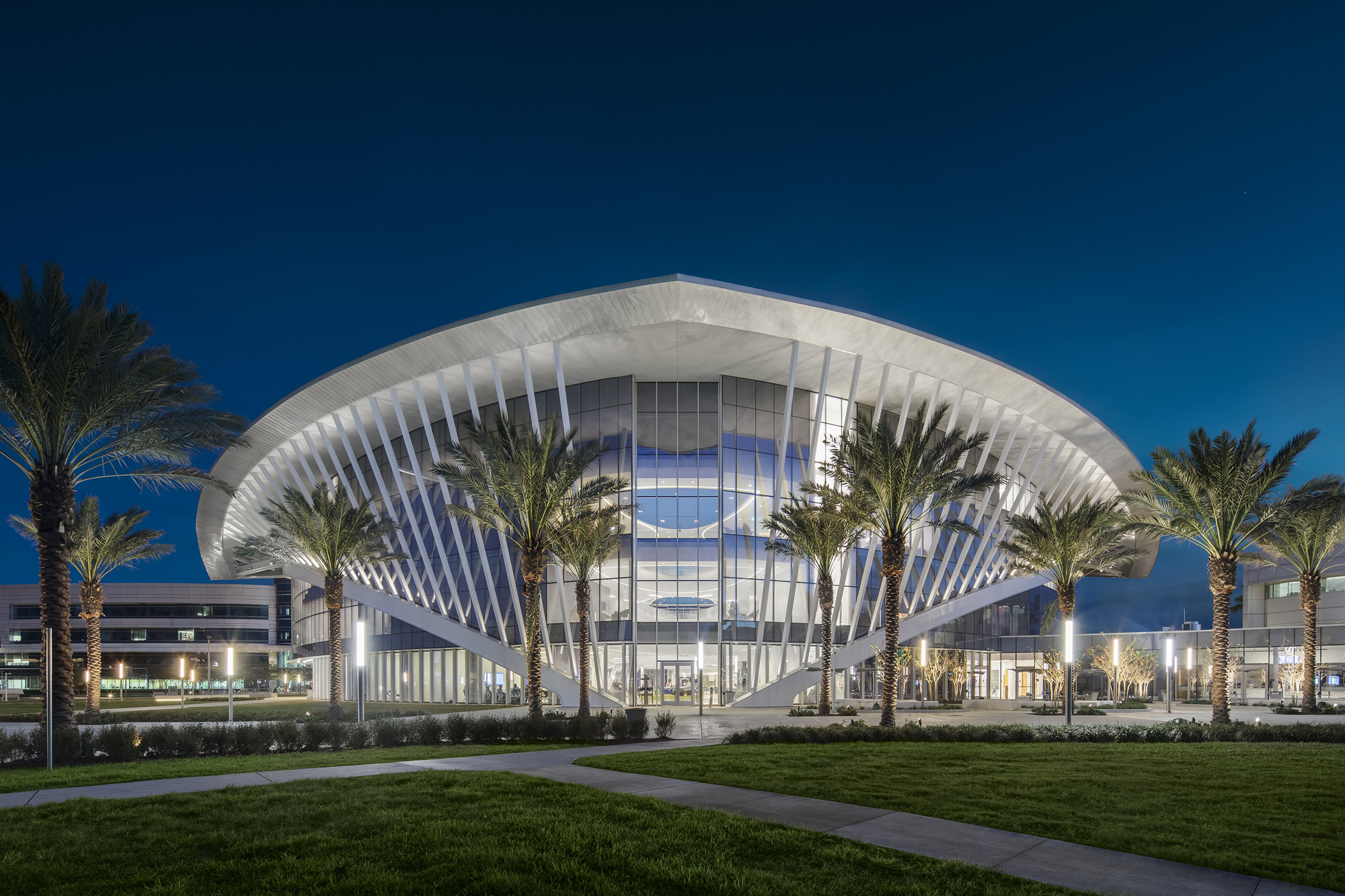 Gallery of Mori Hosseini Student Union at Embry-Riddle Aeronautical University / ikon.5 ...