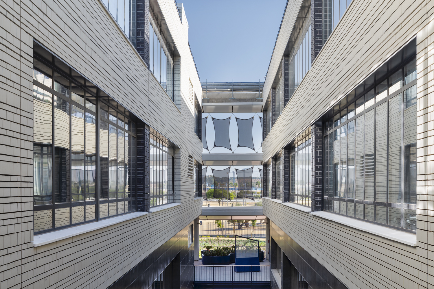 Gallery of Loyola University / luis vidal + arquitectos - 4