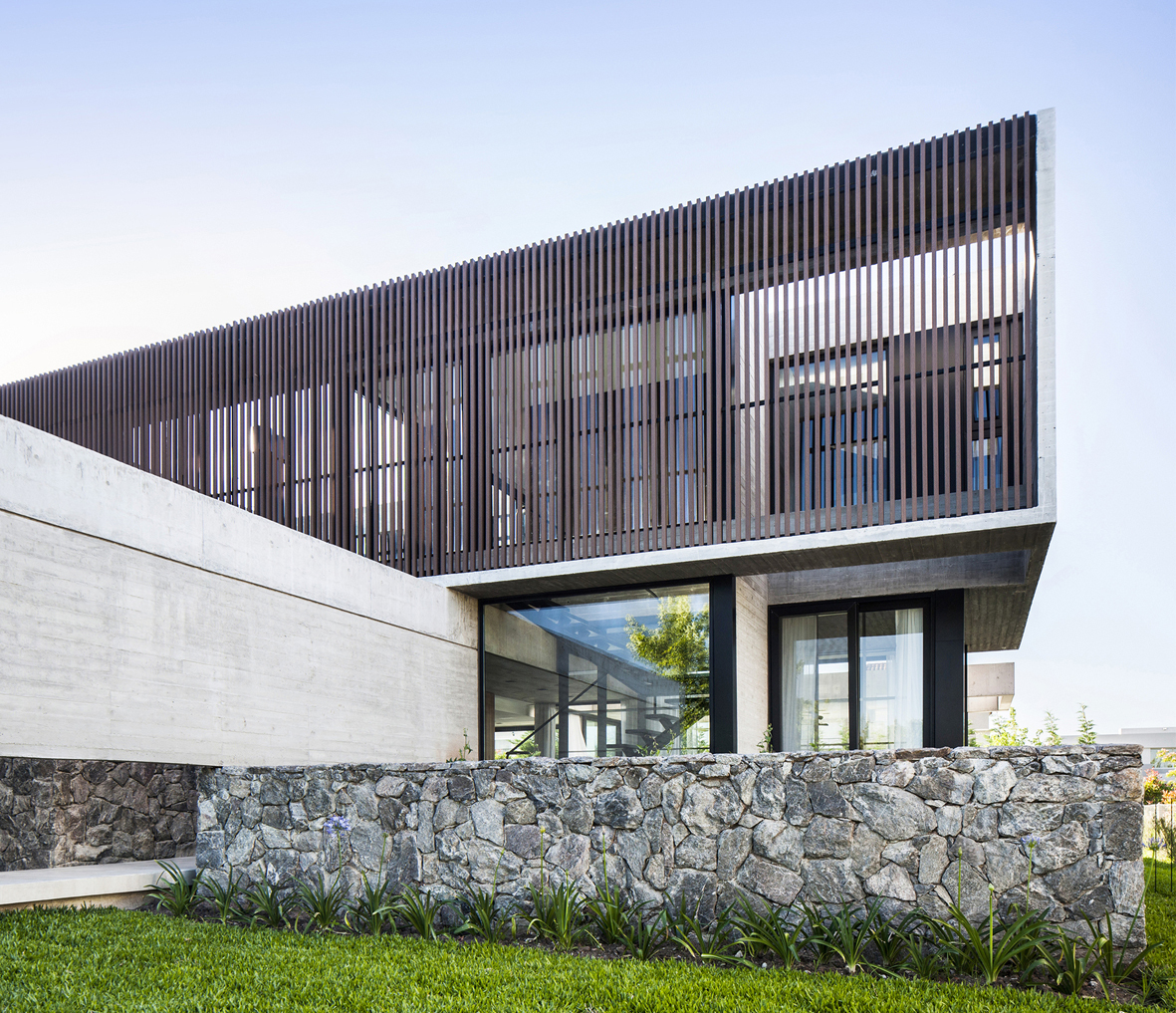 Galería de Casas con piedra en Argentina: Materiales pétreos como ...