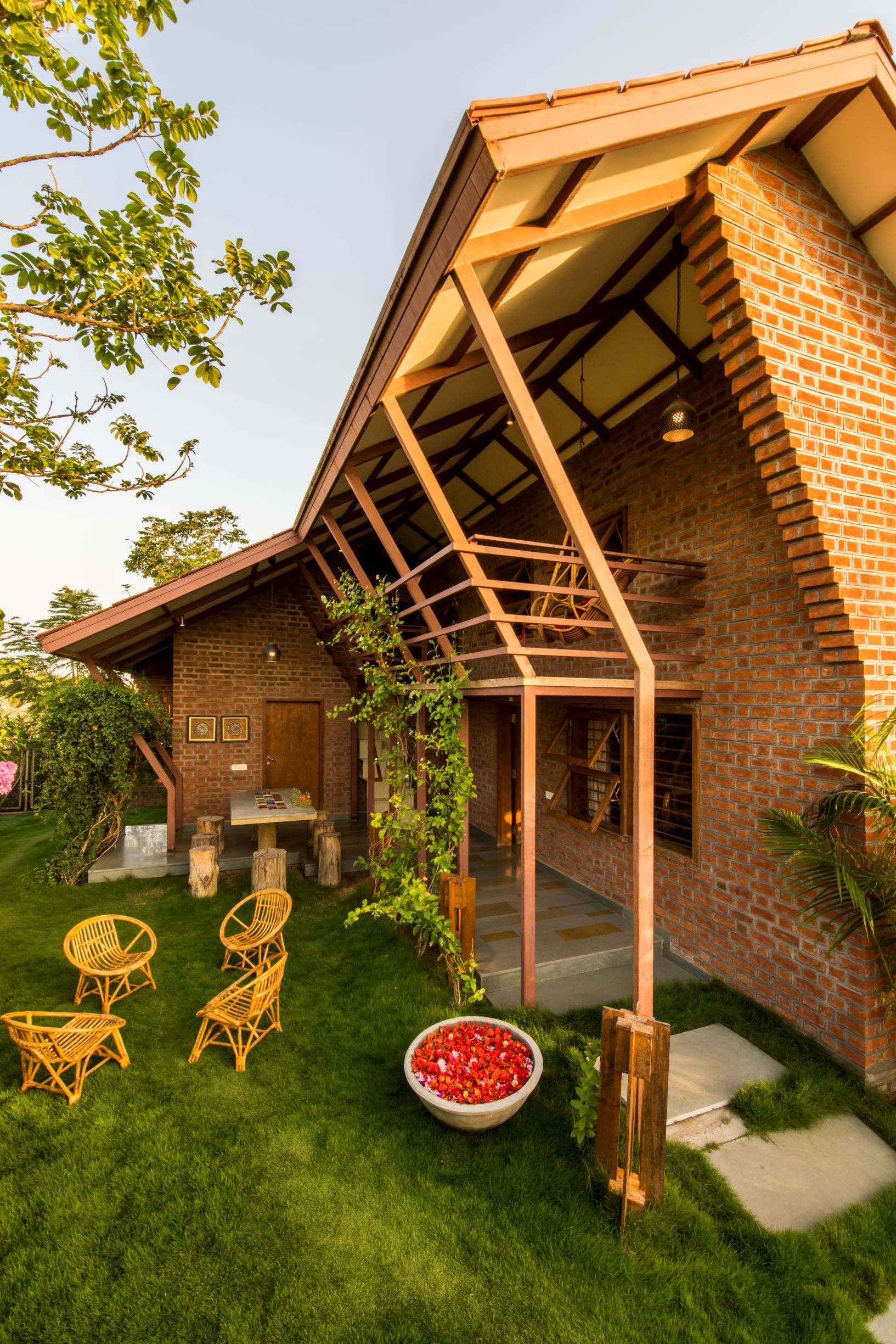 Galería de Residencia Palasvada / Tushar Parikh and Associates - 8