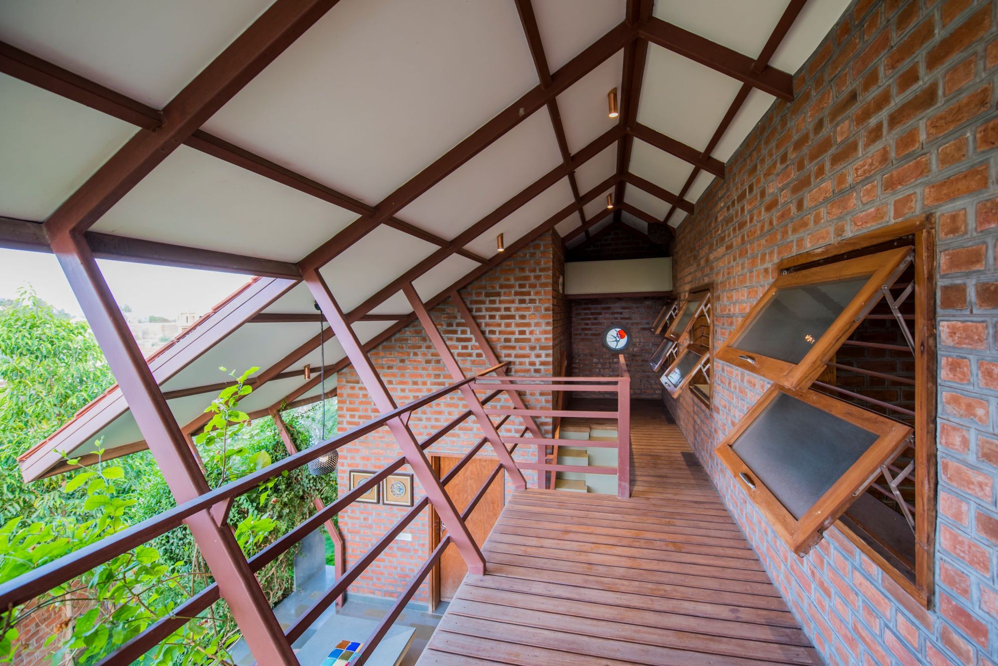 Galeria de Residência Palasvada / Tushar Parikh and Associates - 5