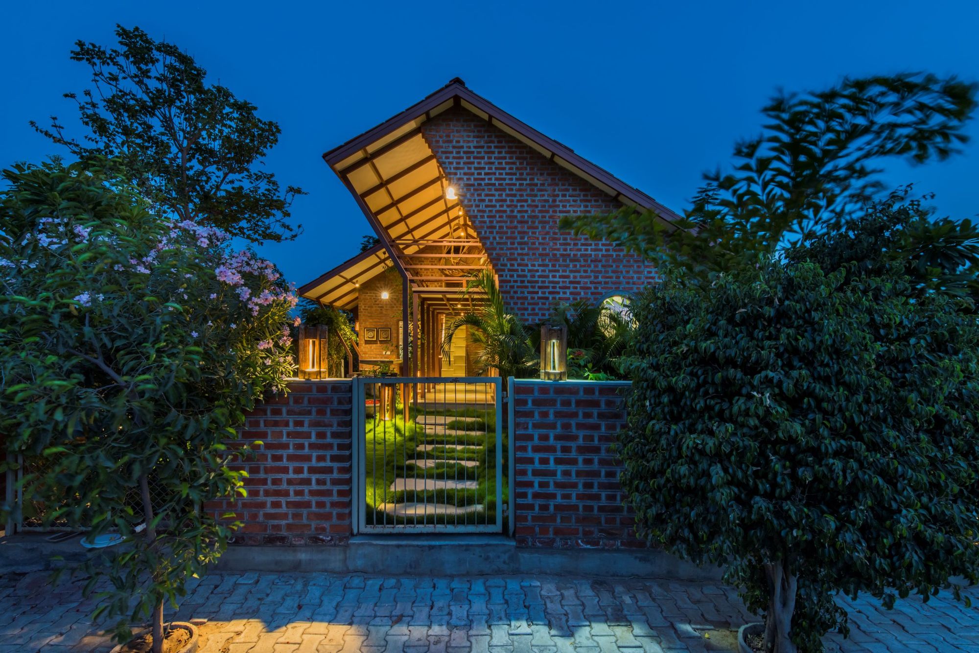 Galeria de Residência Palasvada / Tushar Parikh and Associates - 6