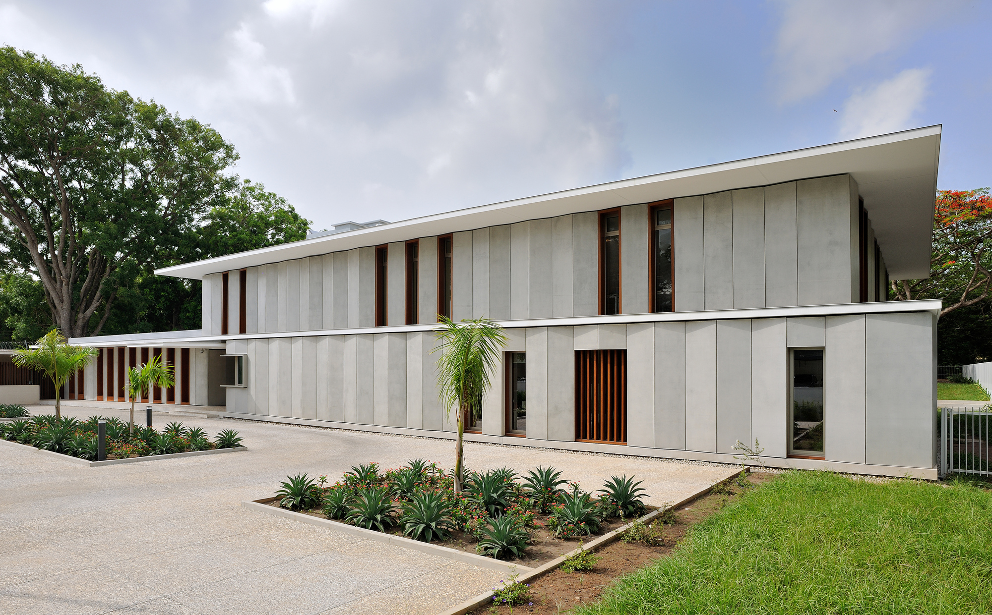Gallery of French Embassy in Accra / Segond-Guyon Architectes - 9