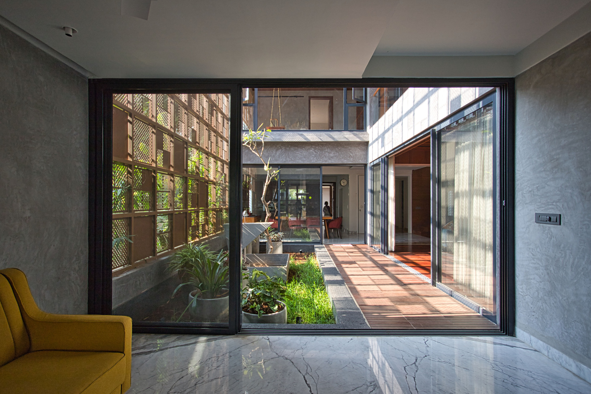 Gallery of TUT House / webe design lab - 18